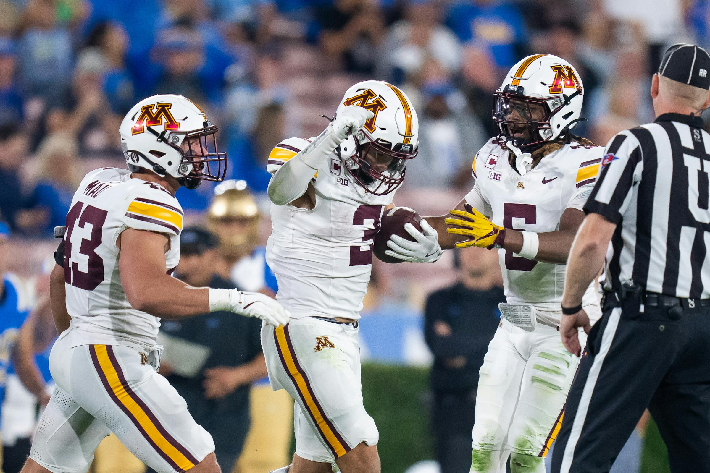 Gophers football team pushes past UCLA with a two-minute drill touchdown
