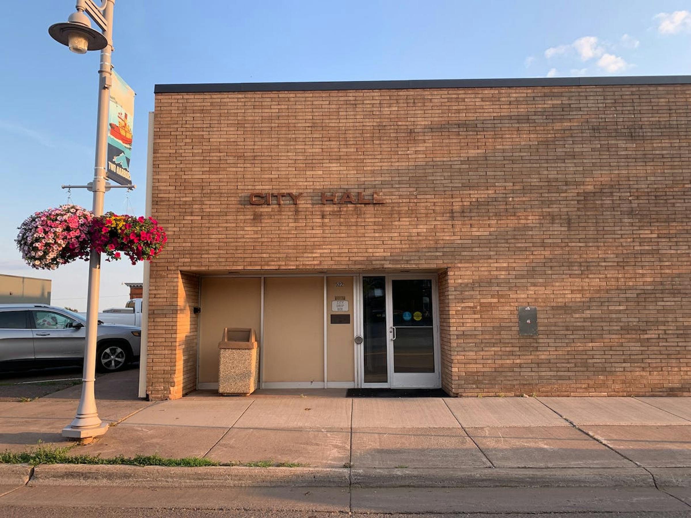 Two Harbors voters pick top candidates for mayor after ousting Chris ...