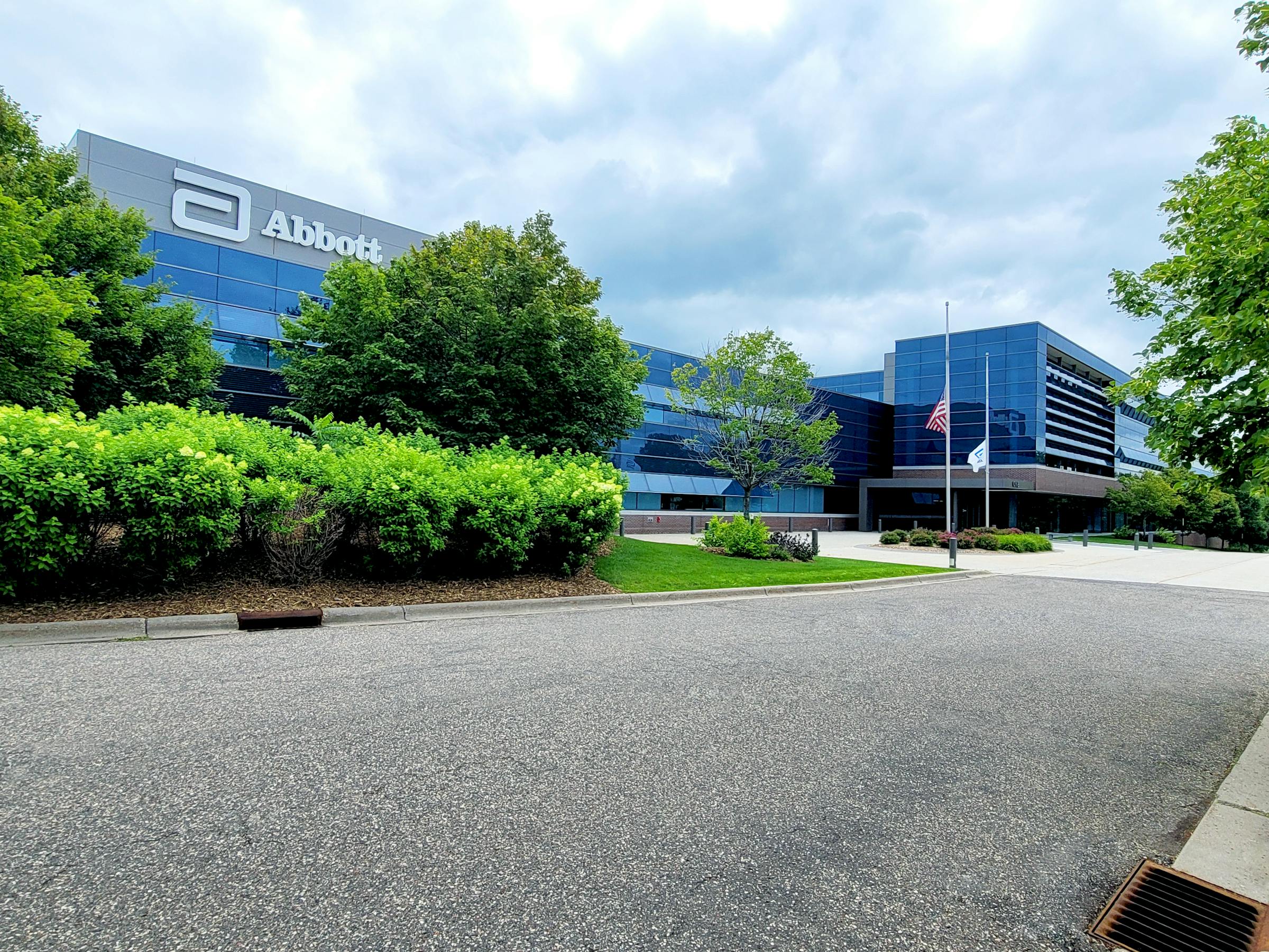 Minnesota-made medical devices help drive Abbott sales growth