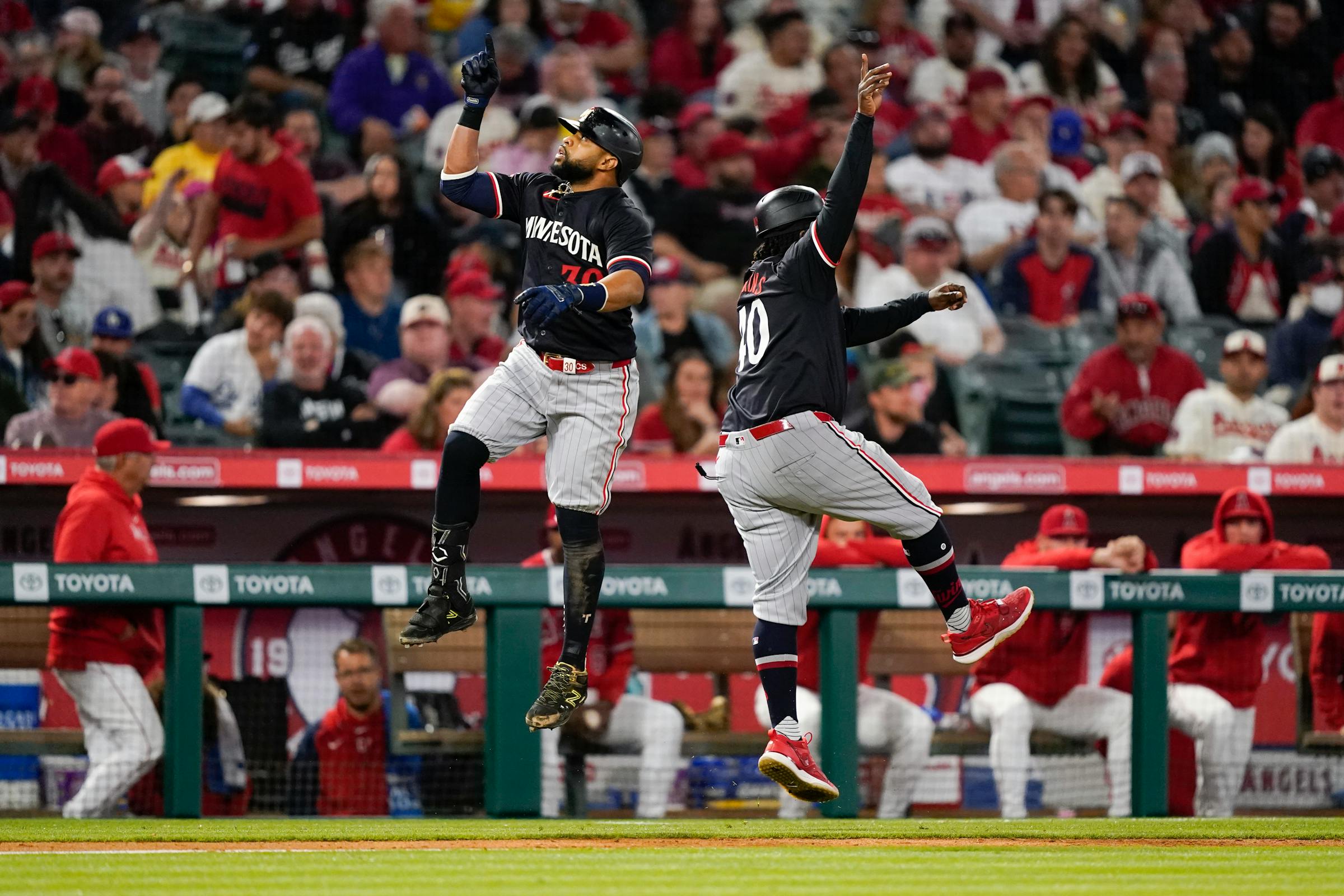 Twins bash 17 hits in 16-5 victory over Angels, their sixth in a row