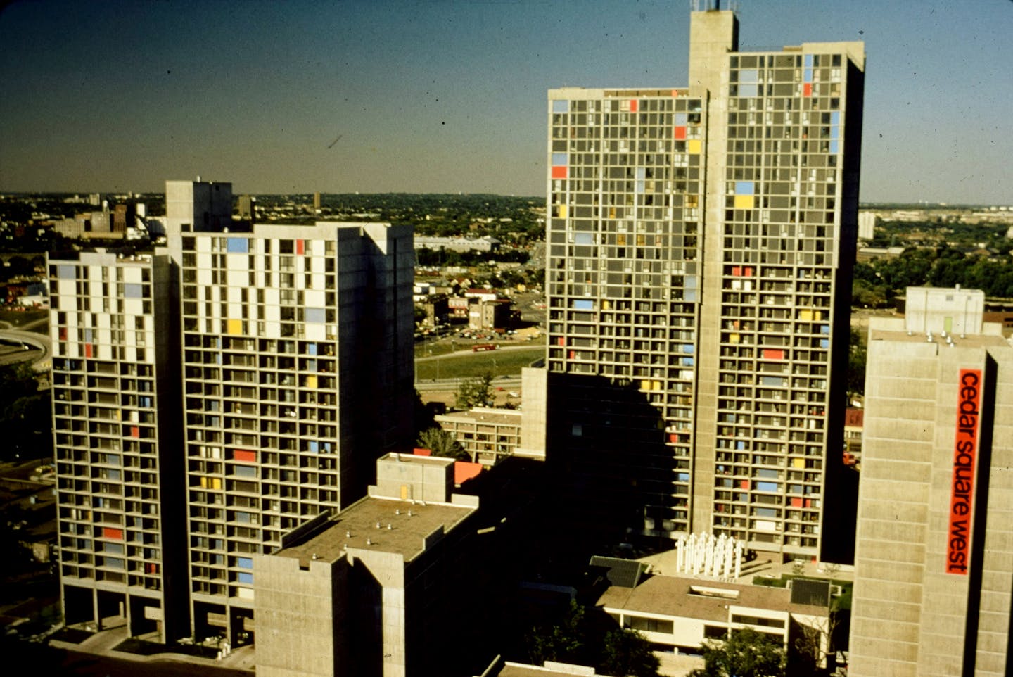 Why was the utopian plan for Minneapolis' Cedar-Riverside area never built?