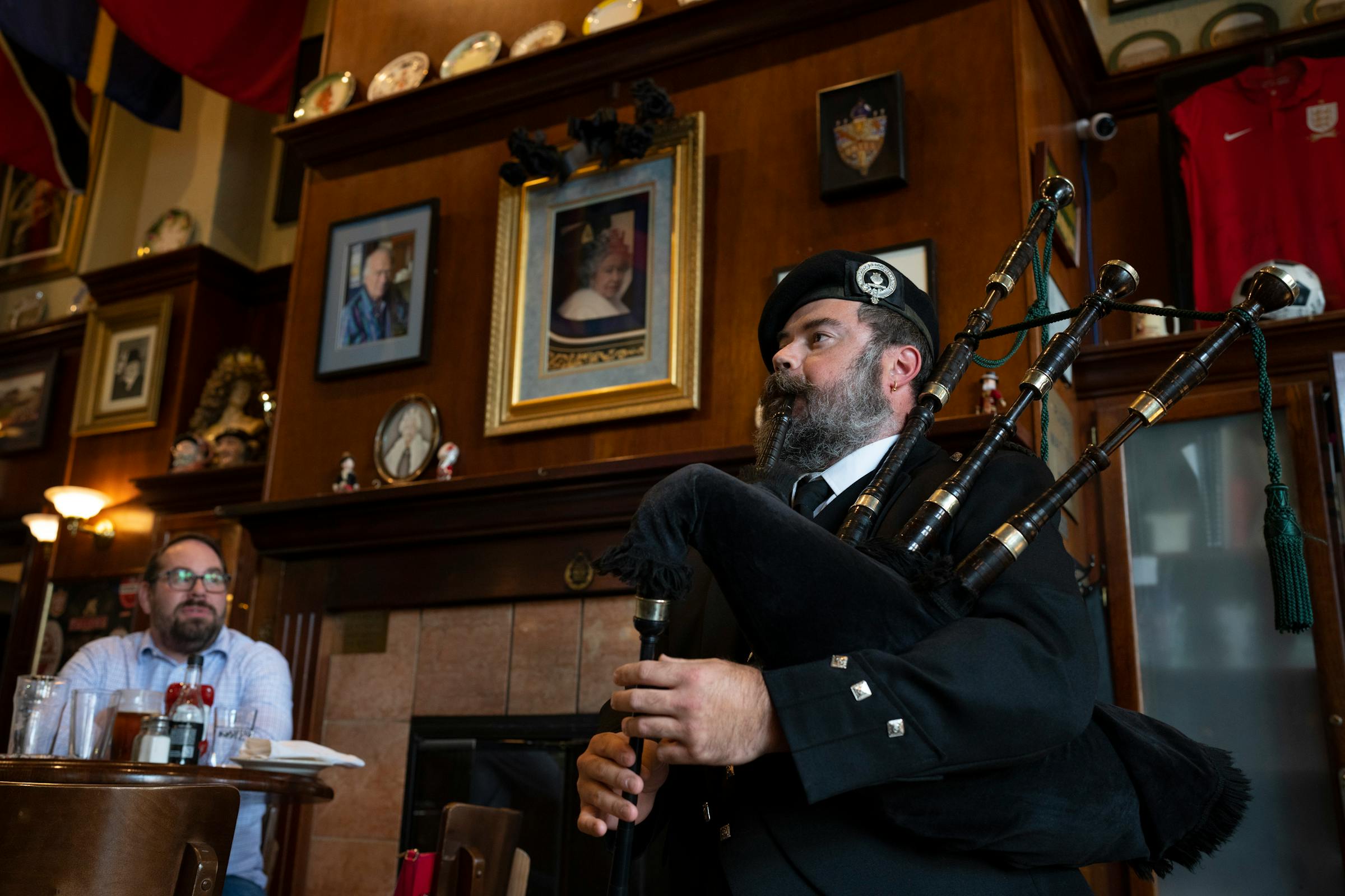 Minnesota anglophiles, local expats grieve the United Kingdom's 'matriarch'
