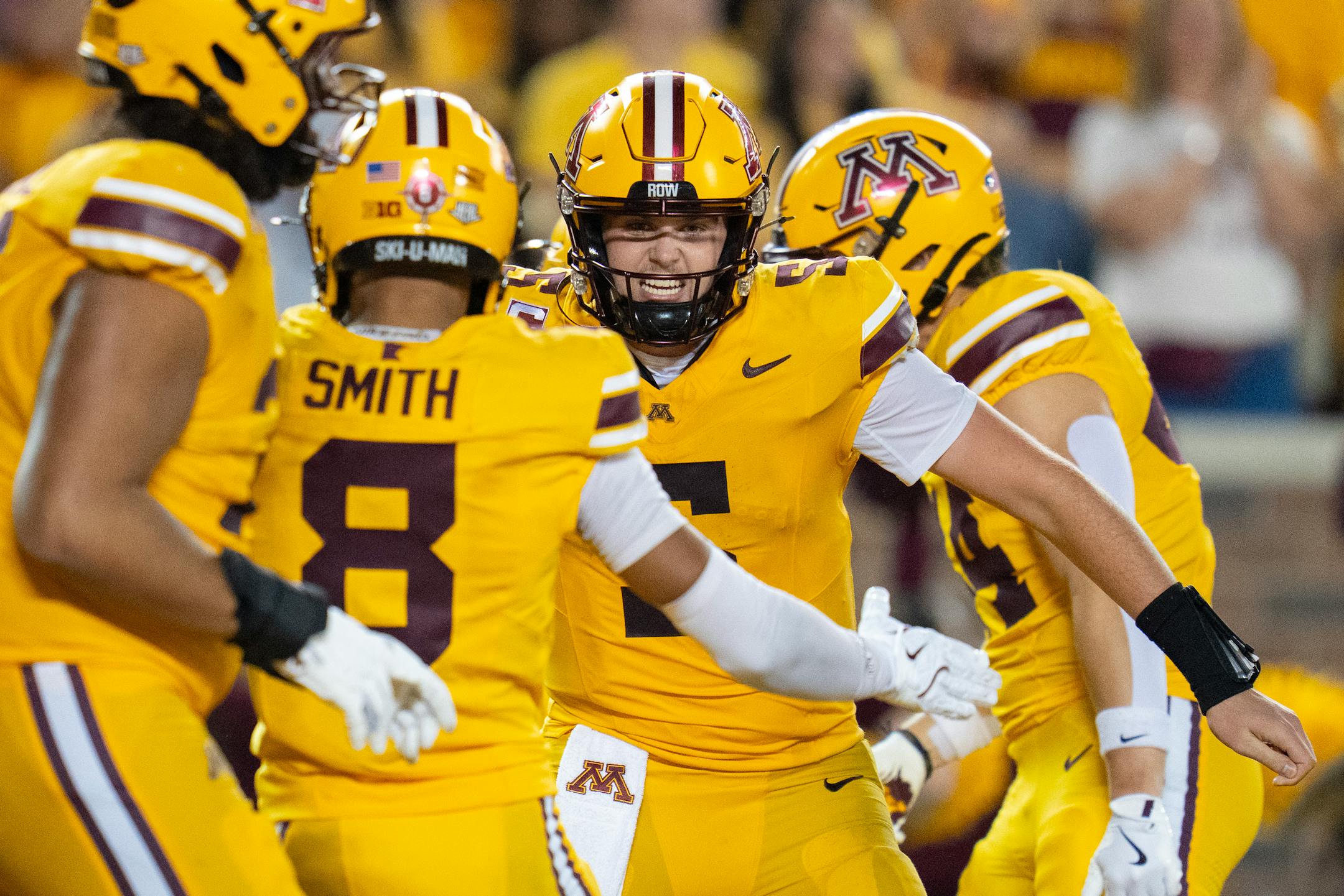 Drake Lindsey, Koi Perich lead MN Gophers to 23-10 win over Buffalo