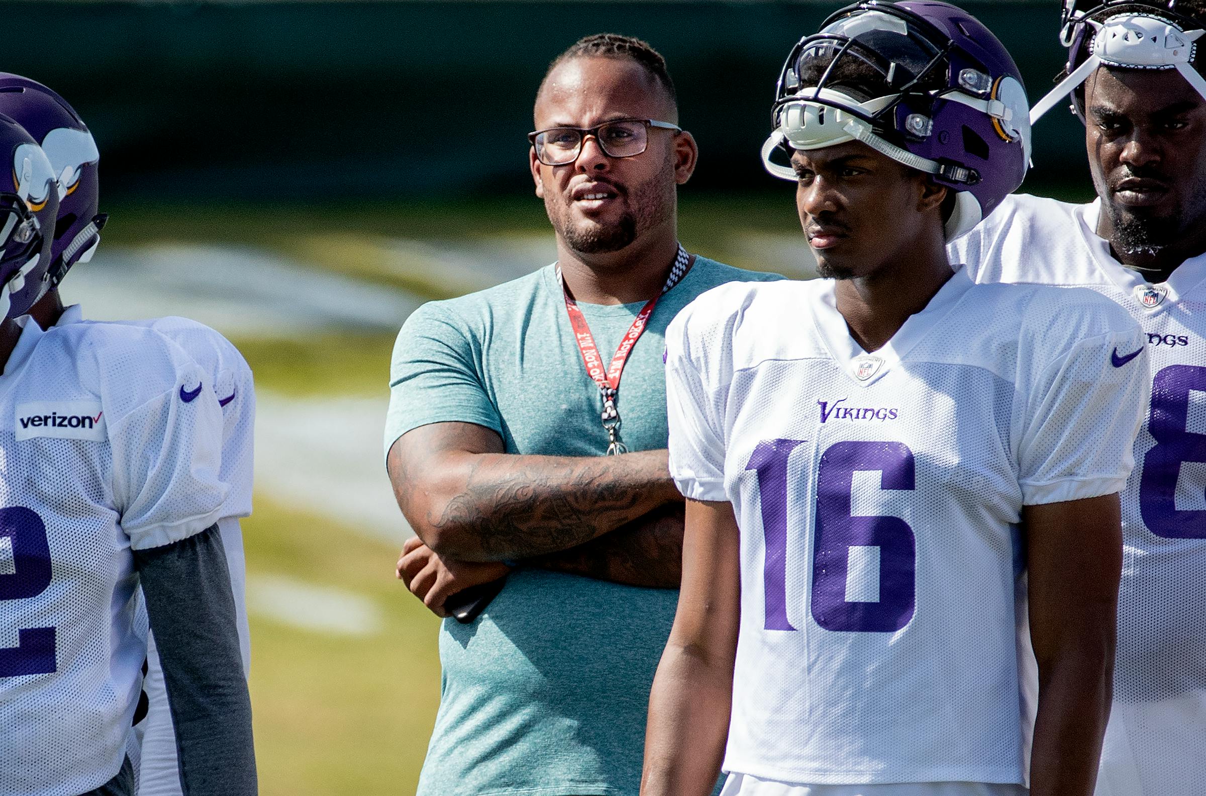 Six observations for Vikings camp: Former guard Mike Harris picking up ...