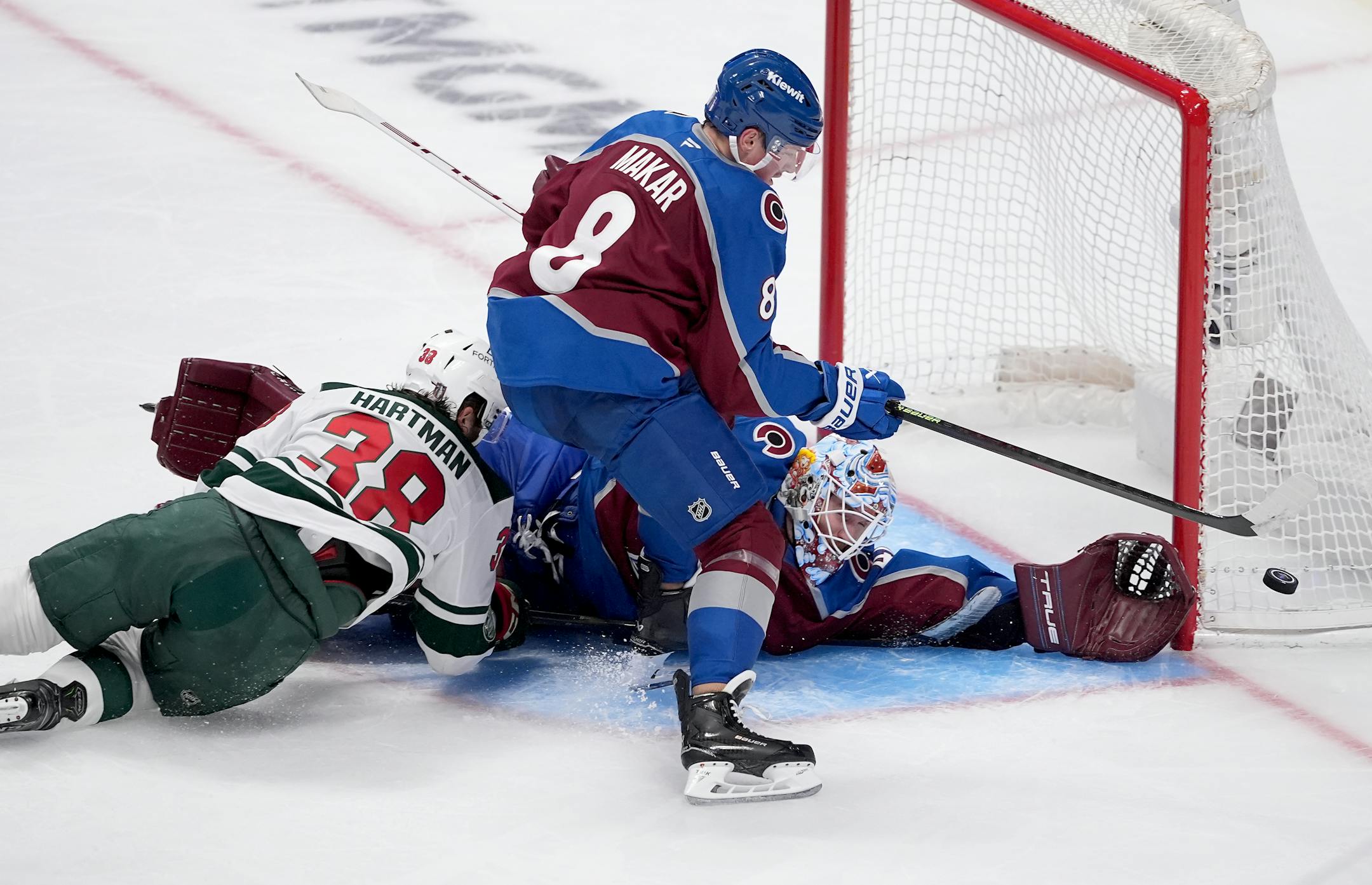 Live: Colorado Avalanche race to 9-6 victory over Wild in Game 1