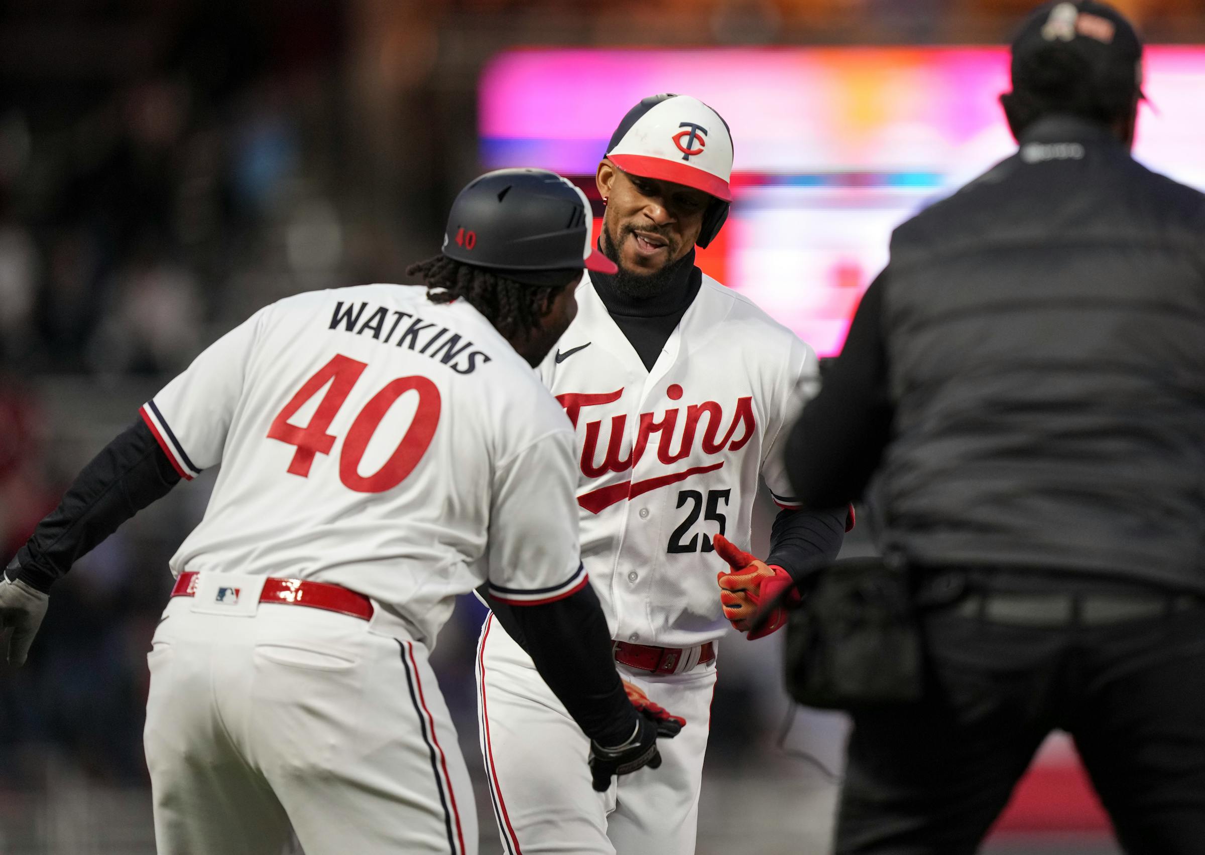 Twins top Yankees 6-2, clinch season series for first time since 2001