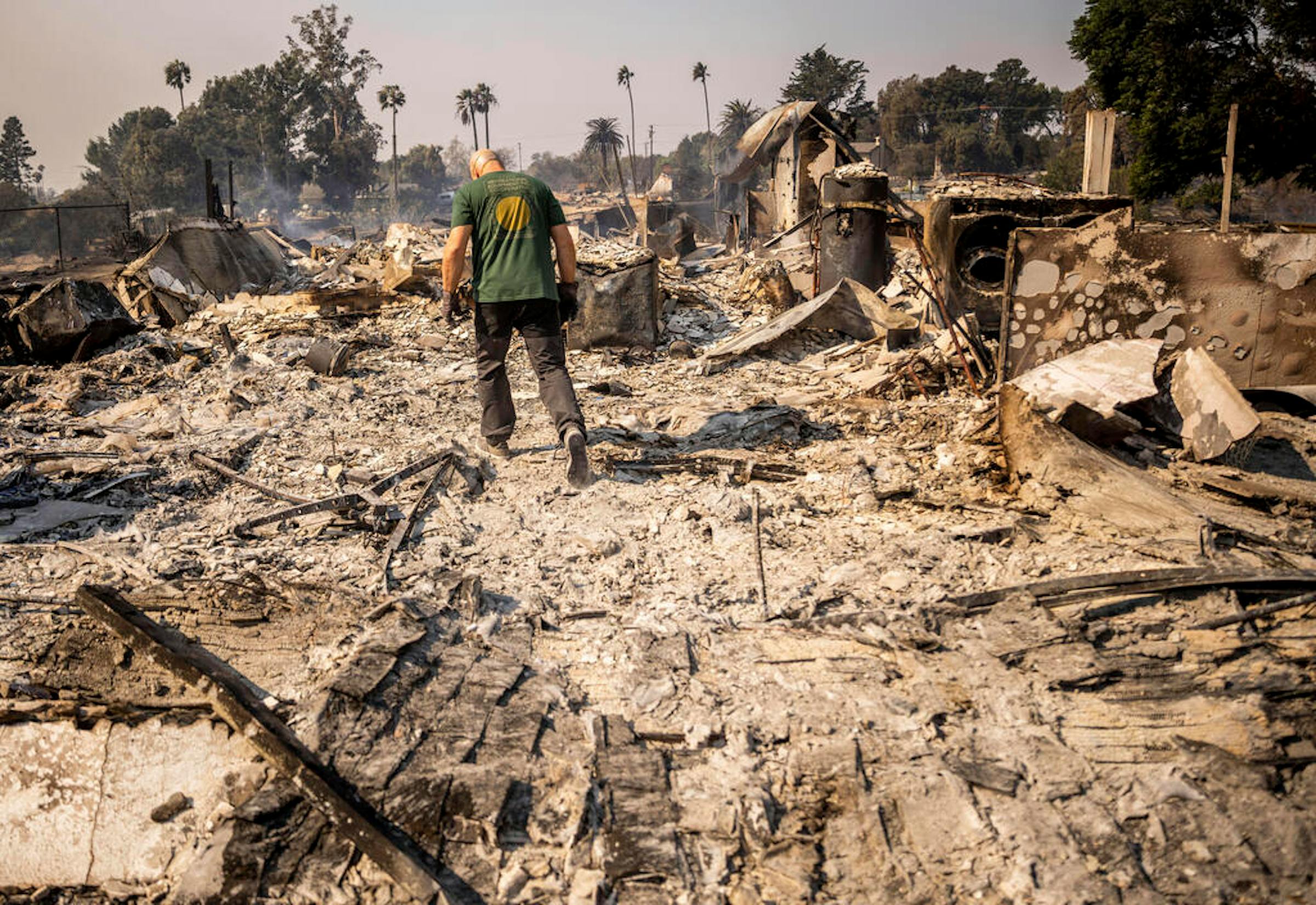 132 structures destroyed in Southern California wildfire as fierce ...