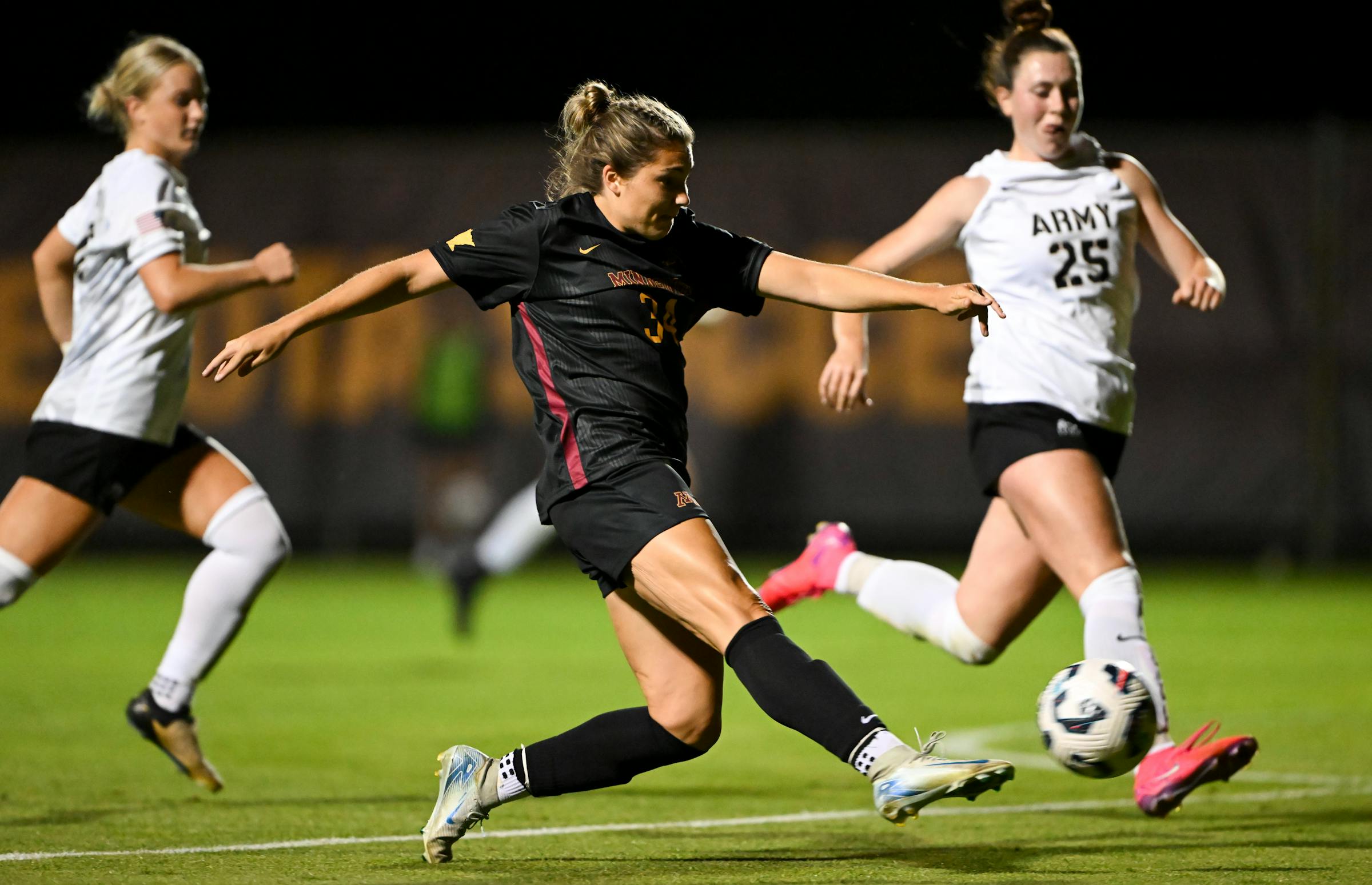 Former Minnesota Gophers soccer star Khyah Harper signs NWSL deal