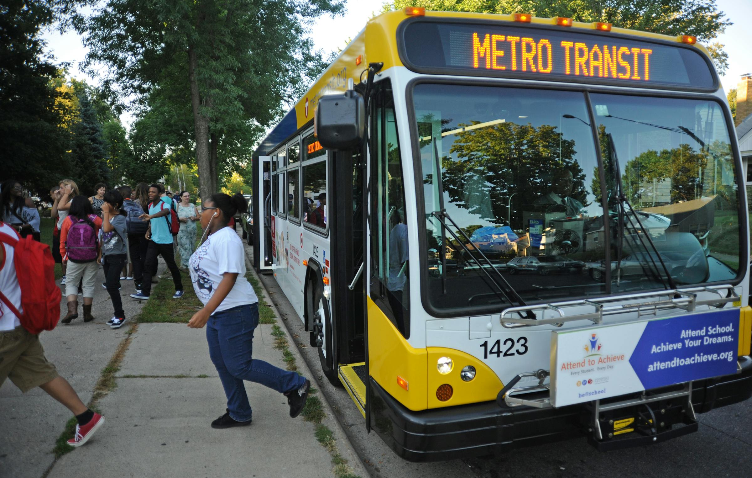 Metro Transit courts students with summer passes