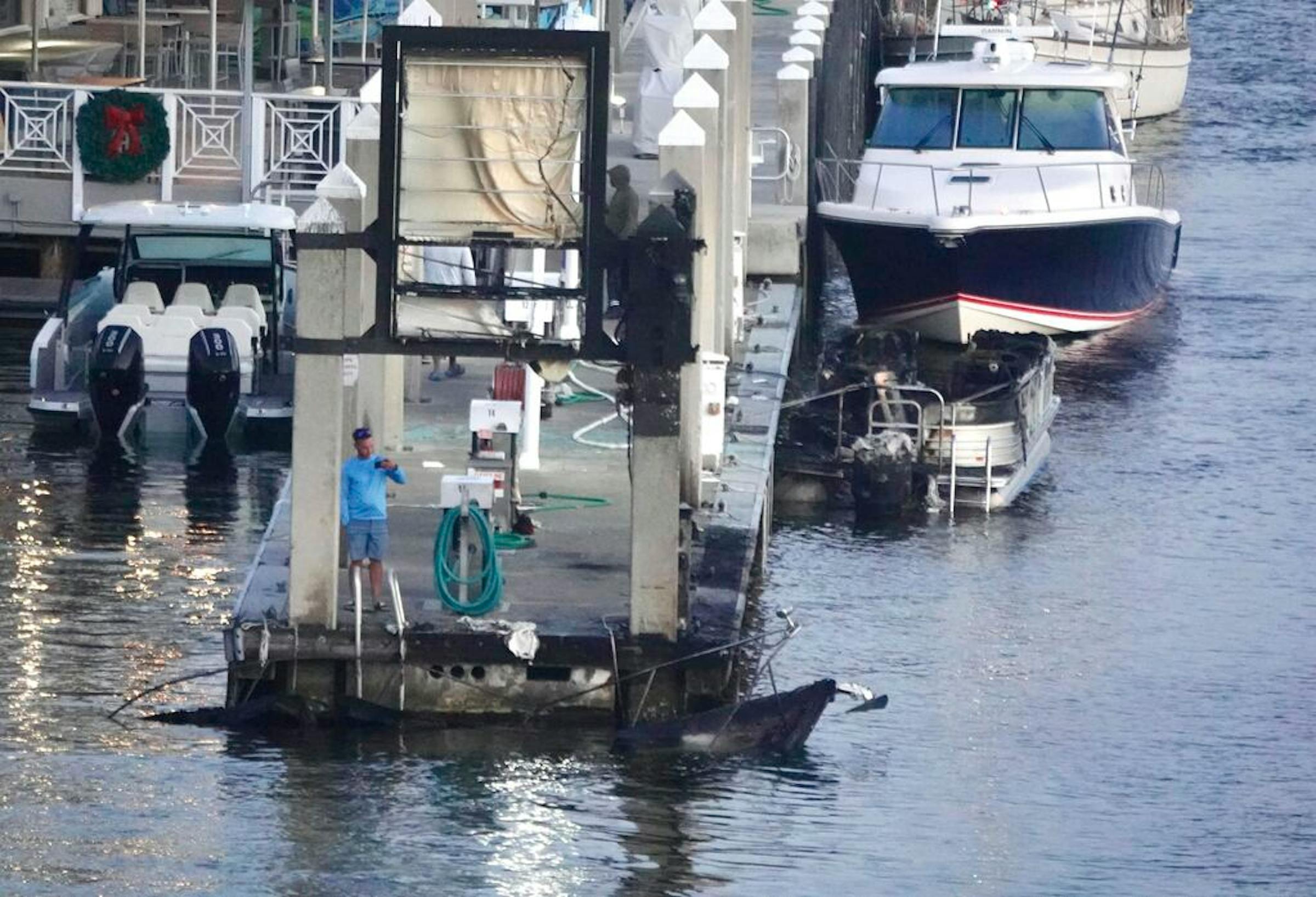 A boat explosion at a South Florida marina kills 1 and injures 5 others