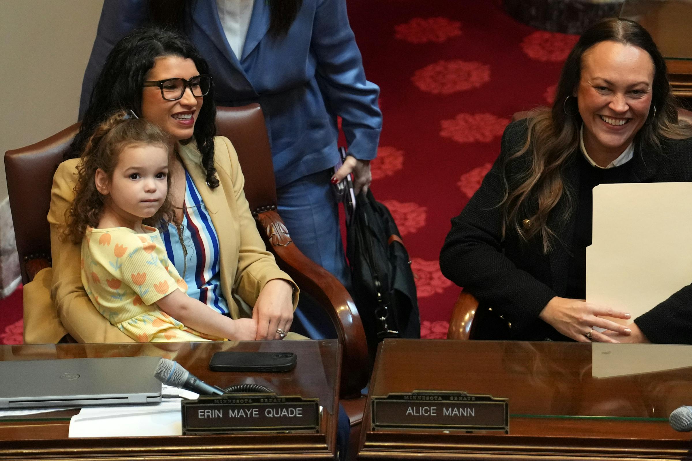 Minnesota Senate votes to allow children on the floor