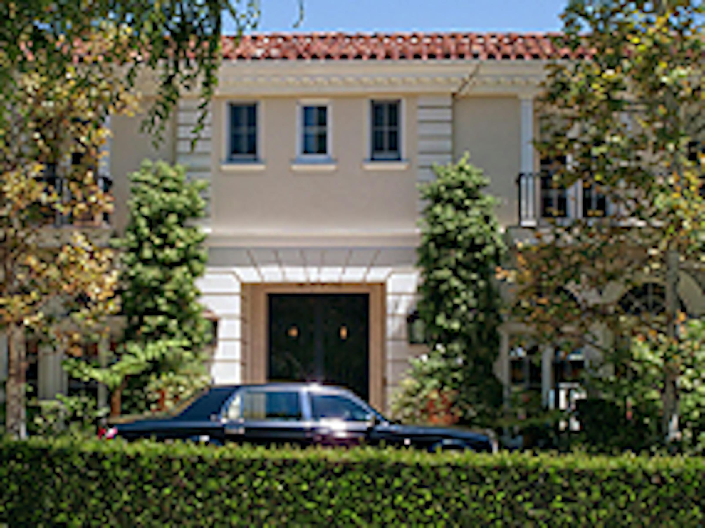 Art: Photographer Angela Strassheim turns death scenes into artistry