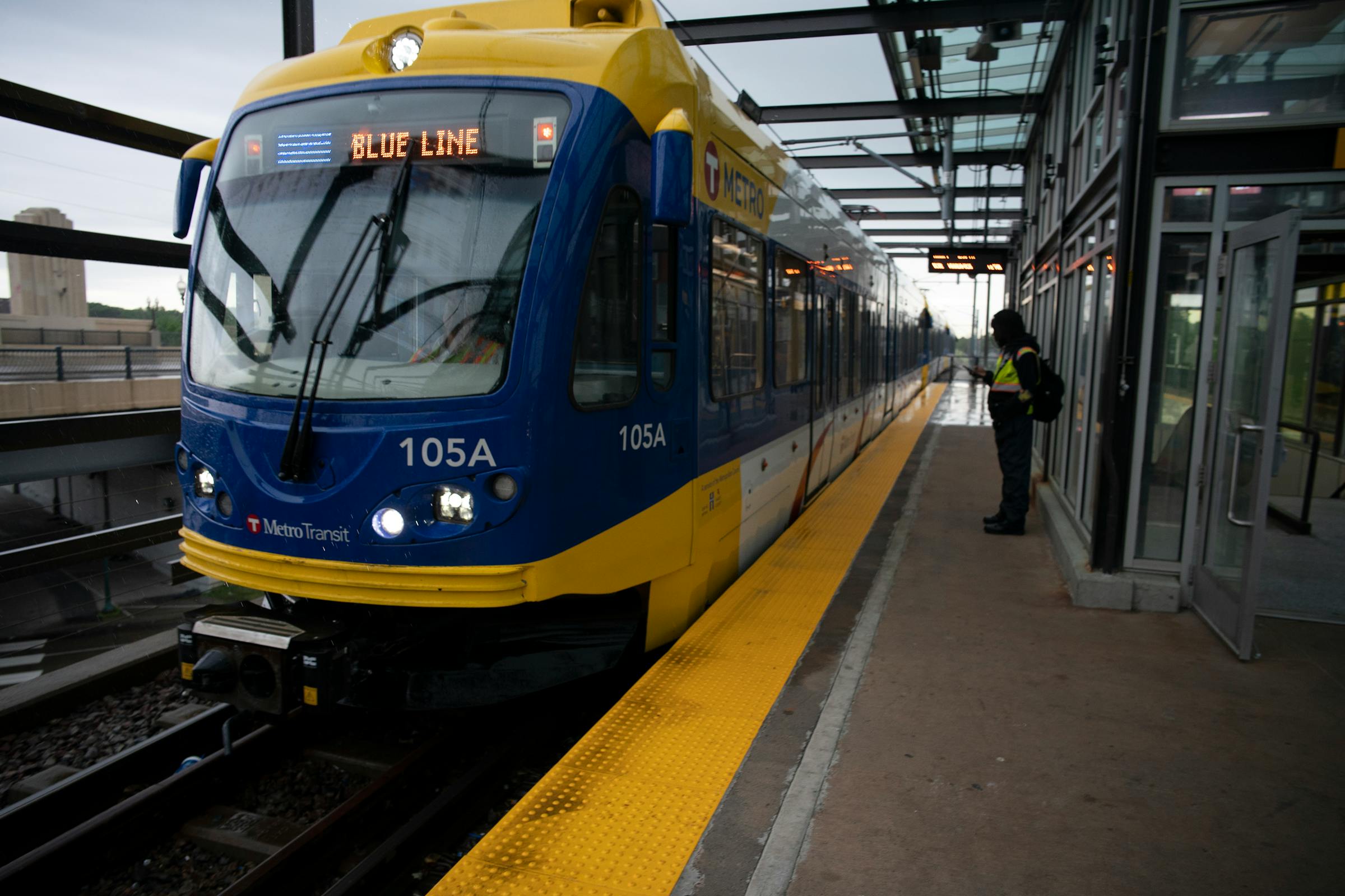 Metro Transit: Crime in 2022 on board trains, buses increased by half ...