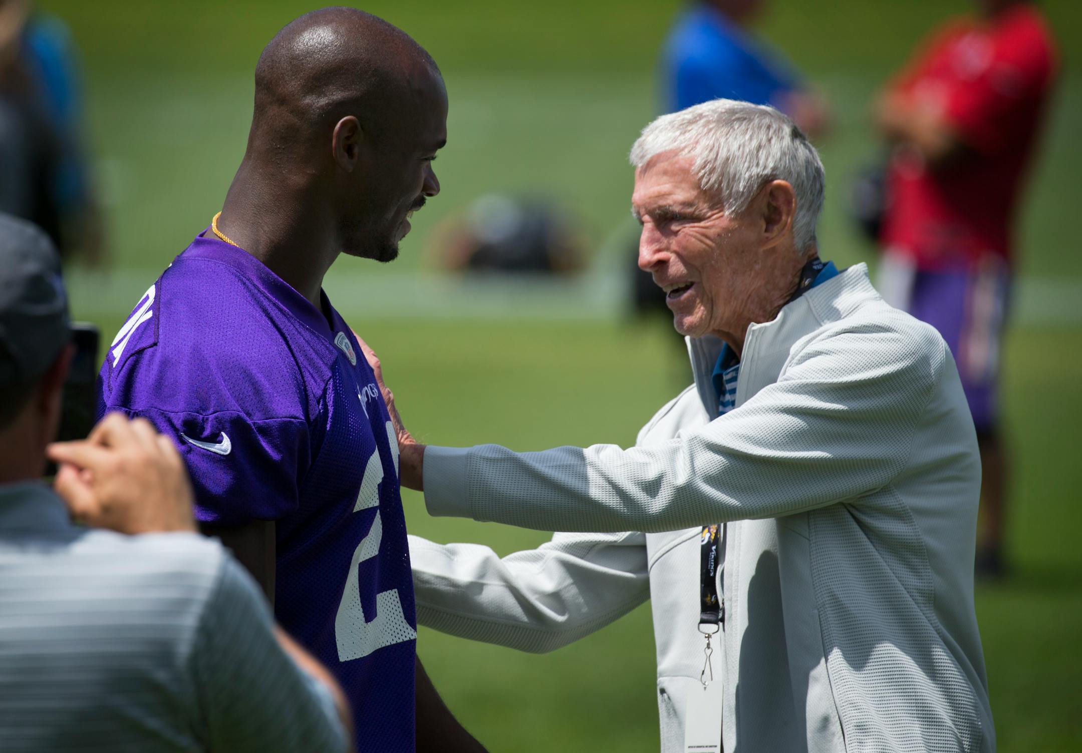 Jerry Burns, former Vikings coach, dies at 94