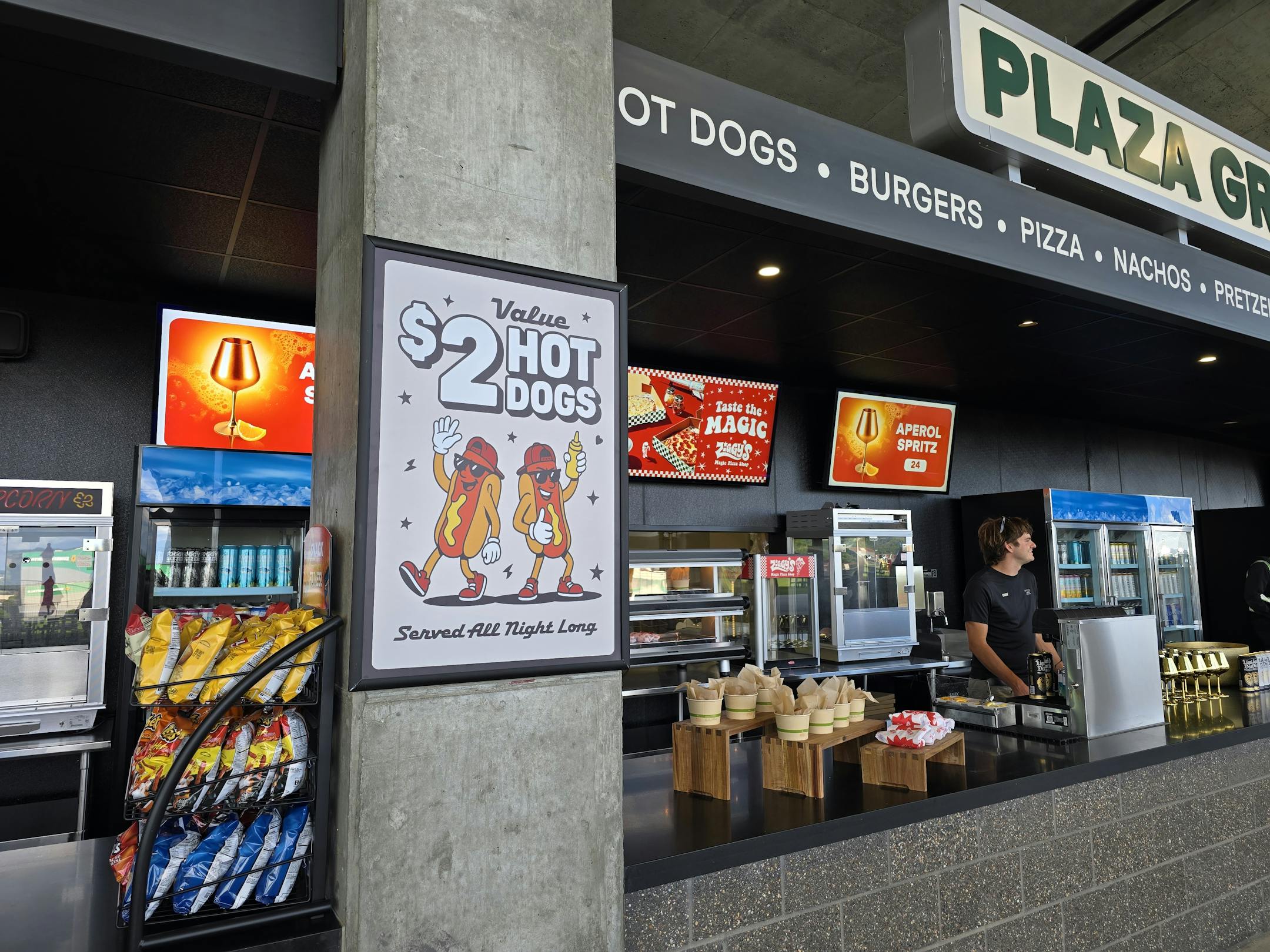 What is there to eat and drink at Mystic Lake Amphitheater