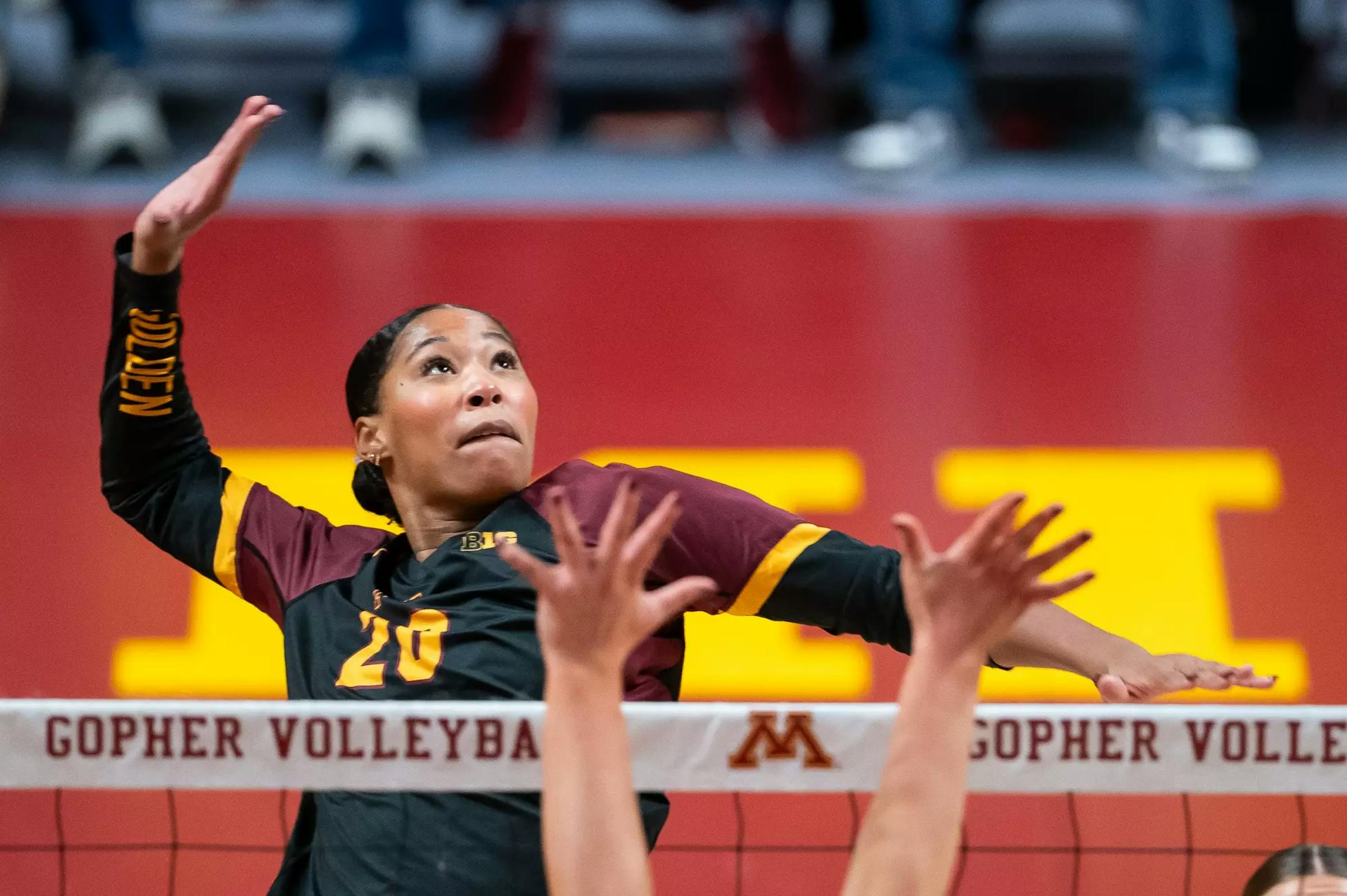 Gophers volleyball swept by Wisconsin in regular-season finale