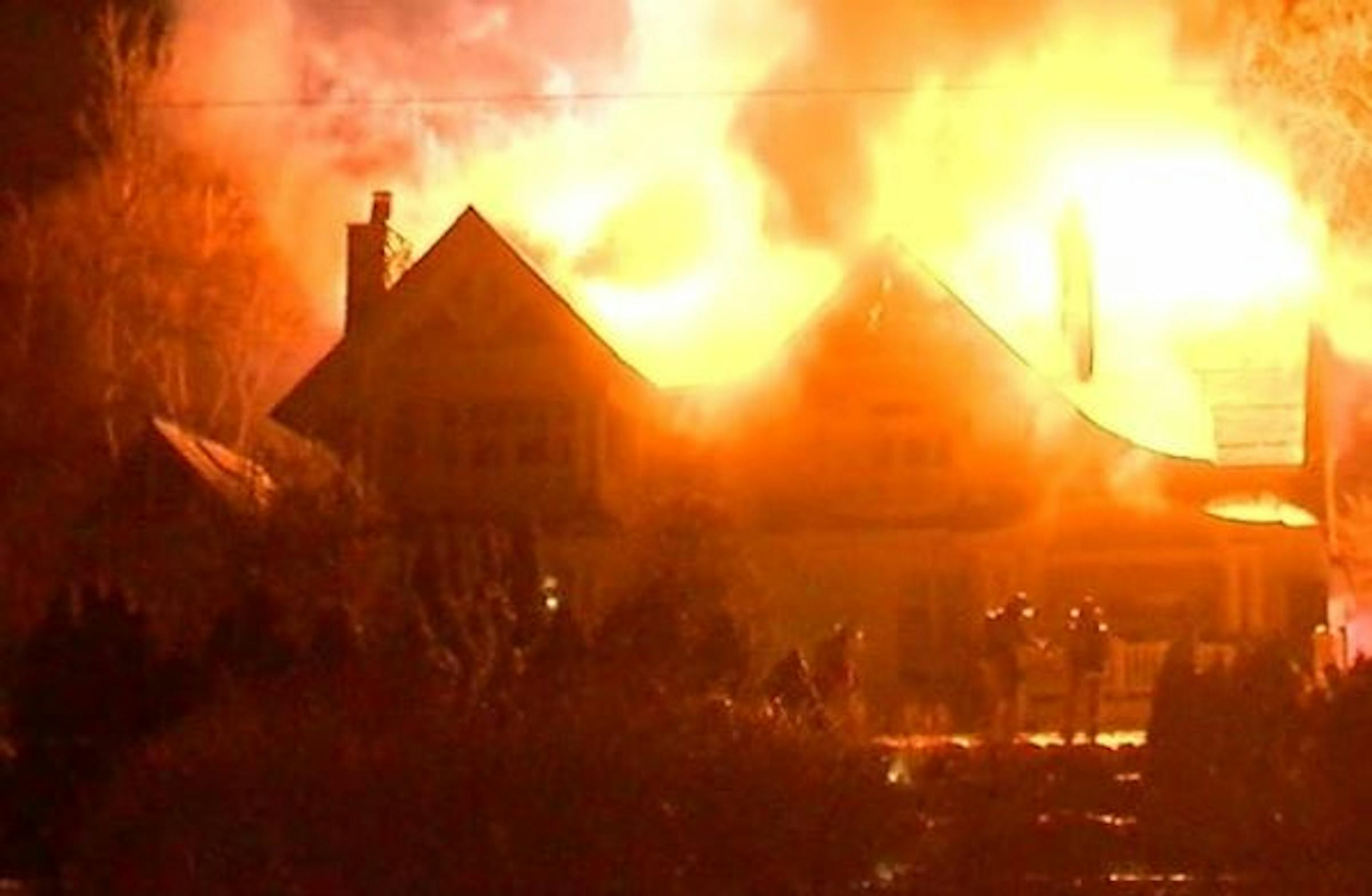Authorities say suspicious fire destroys mansion on Lake Minnetonka