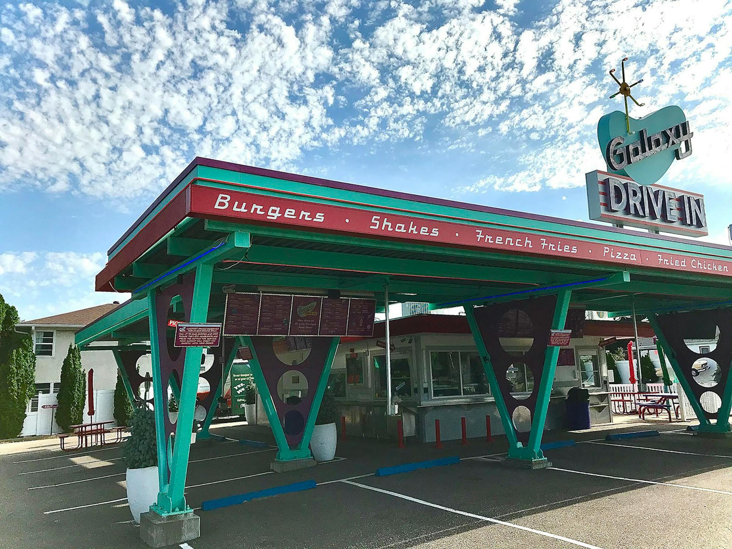 Famous Dave's and Rainforest Cafe founders take on pizza