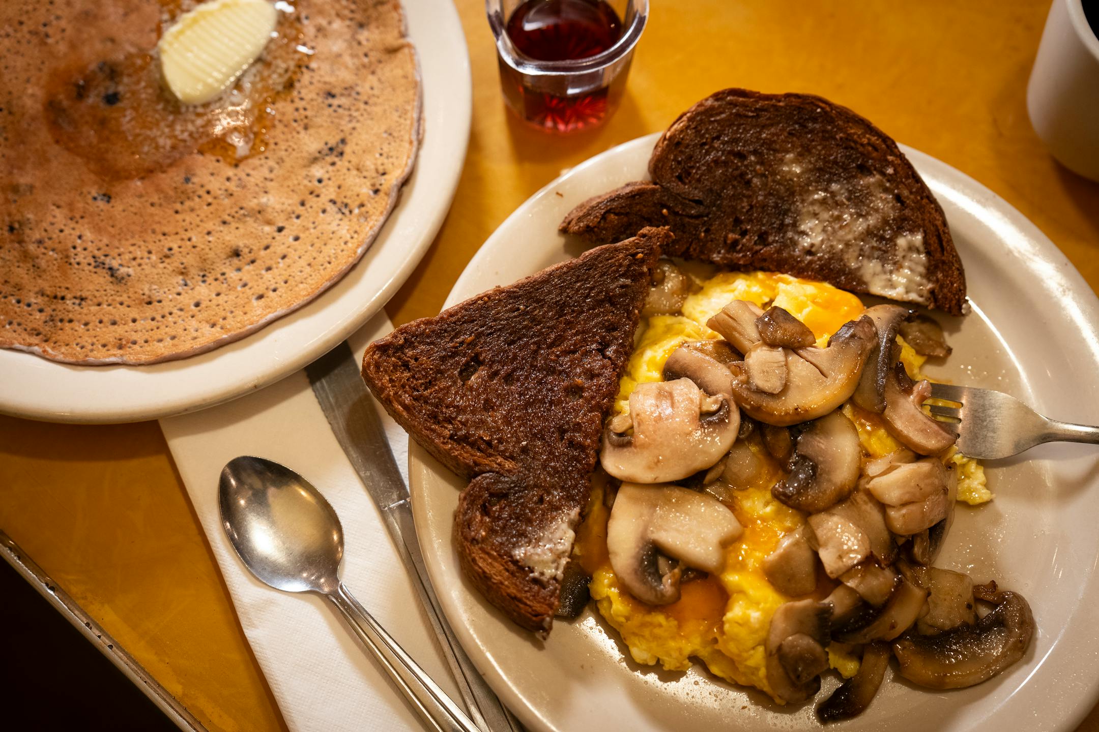 A superfan shares what to order at Al's Breakfast in Mpls.