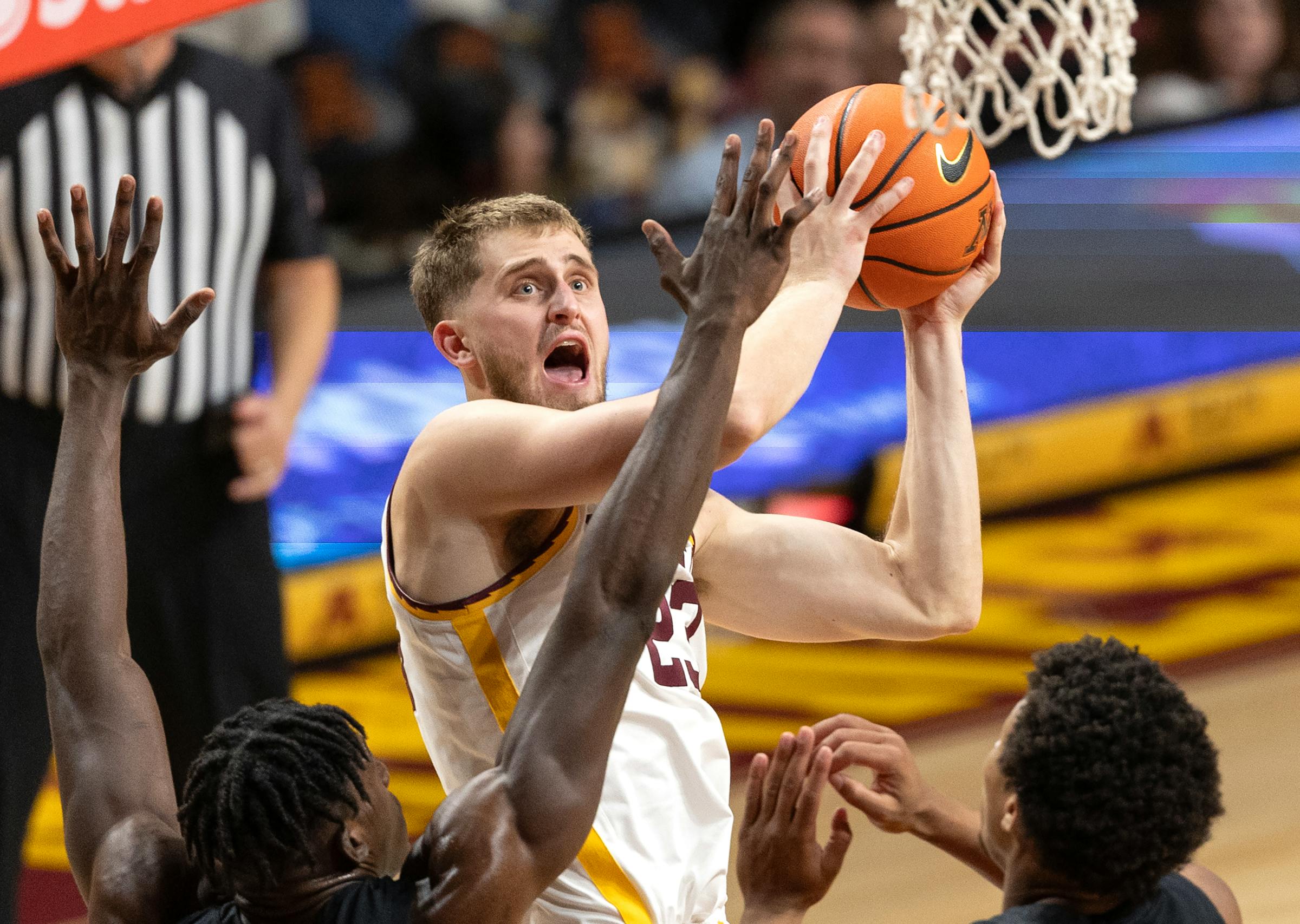 Gophers men's basketball opens season with 80-60 win over Bethune-Cookman