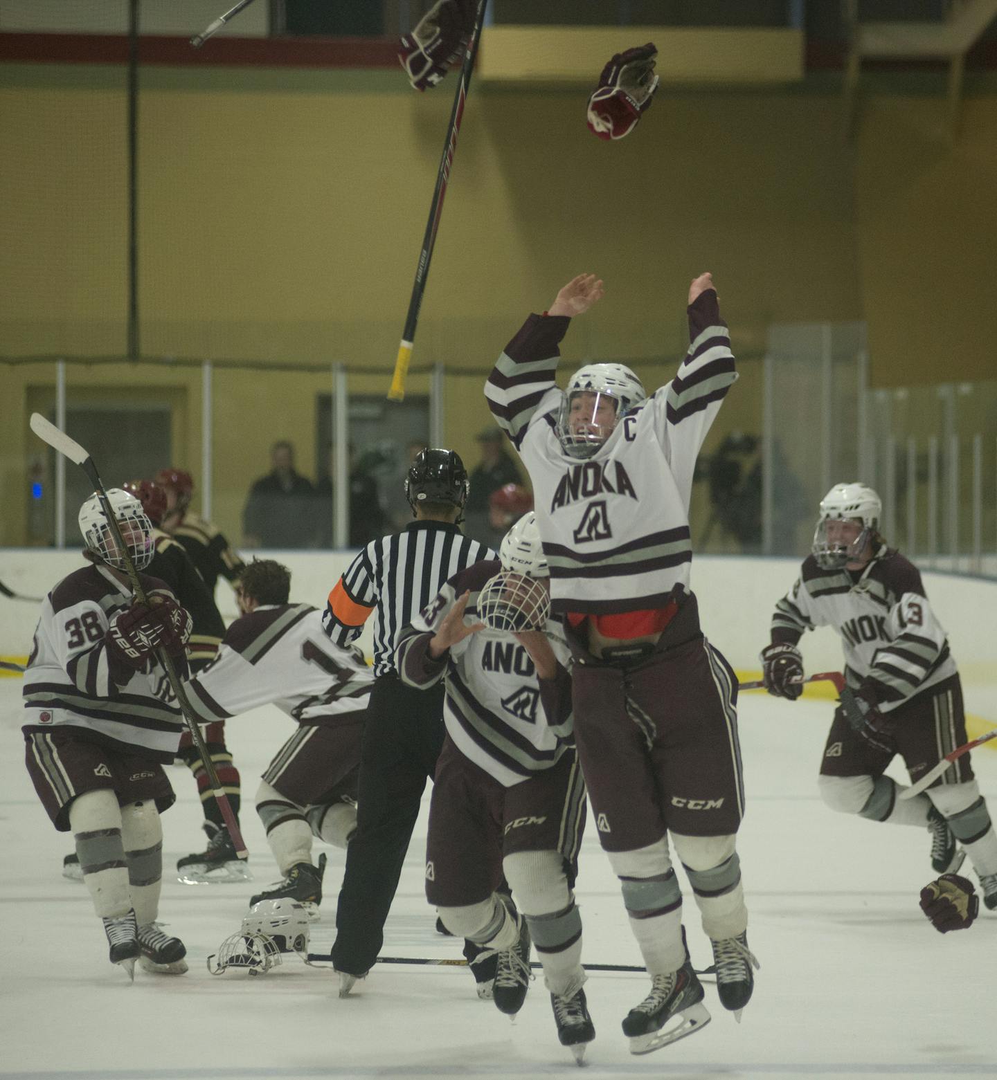 Anoka reaches boys' hockey state tournament for first time since 2003