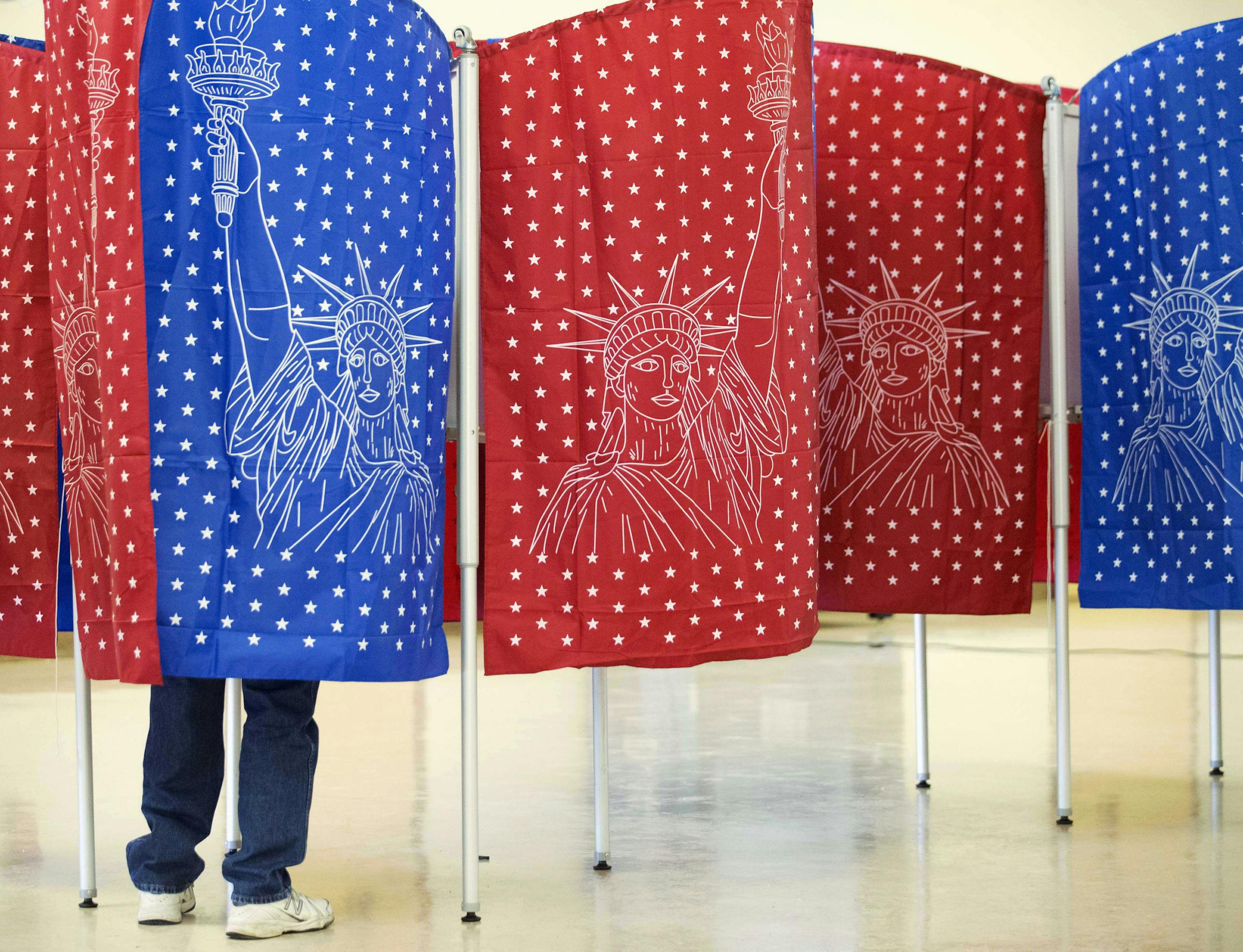 Minnesotans glum about the future, their campaign choices