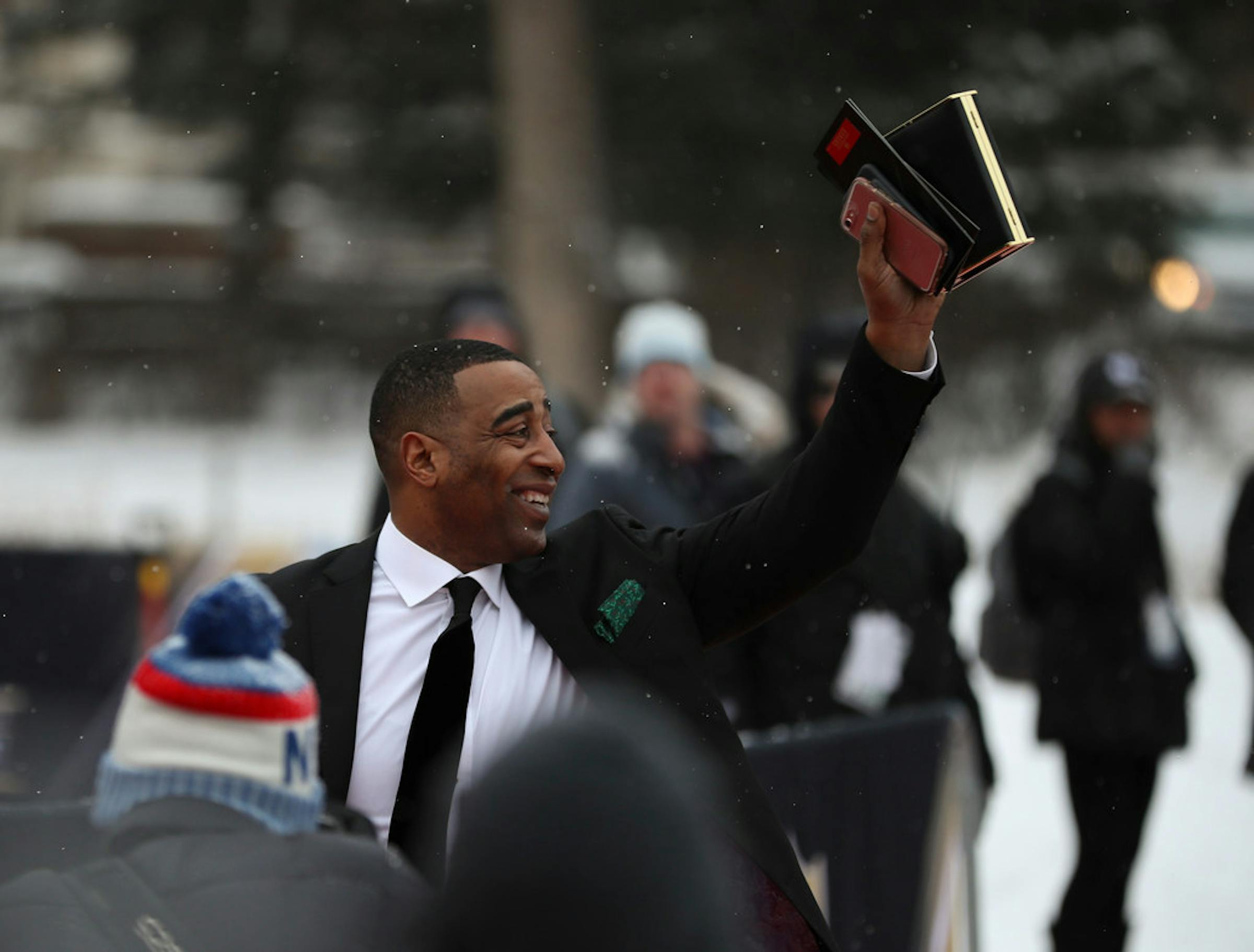 Cris Carter departs Fox Sports under mysterious circumstances
