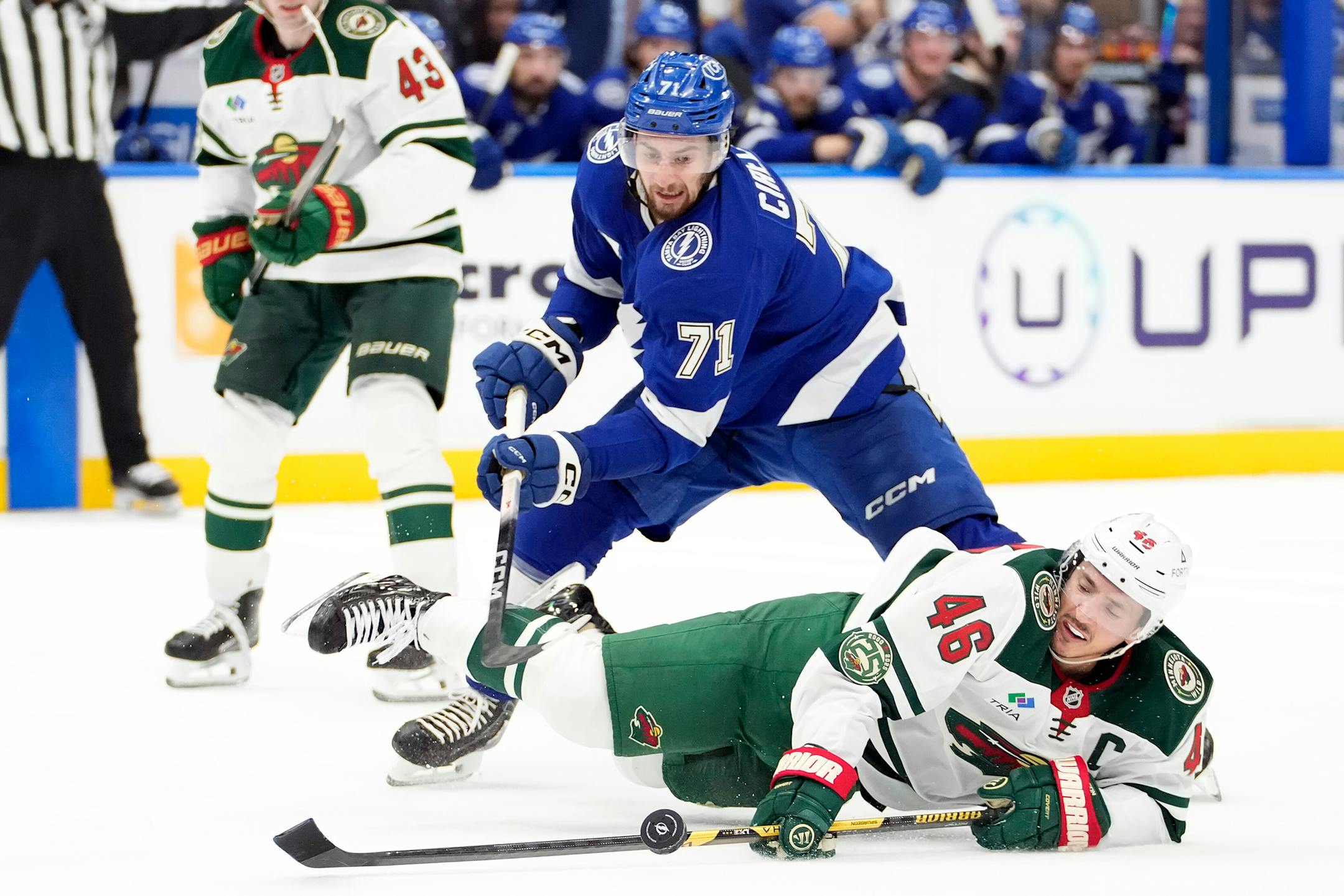 Wild squander two-goal lead, fall to Lightning 6-3
