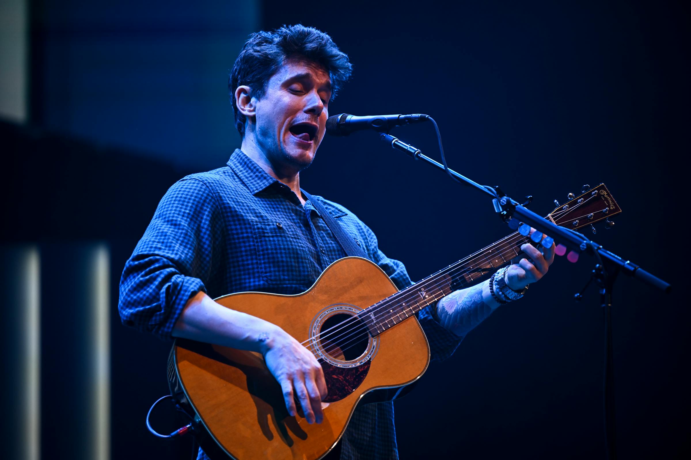Review: Rock star John Mayer wins over St. Paul crowd with conviction ...