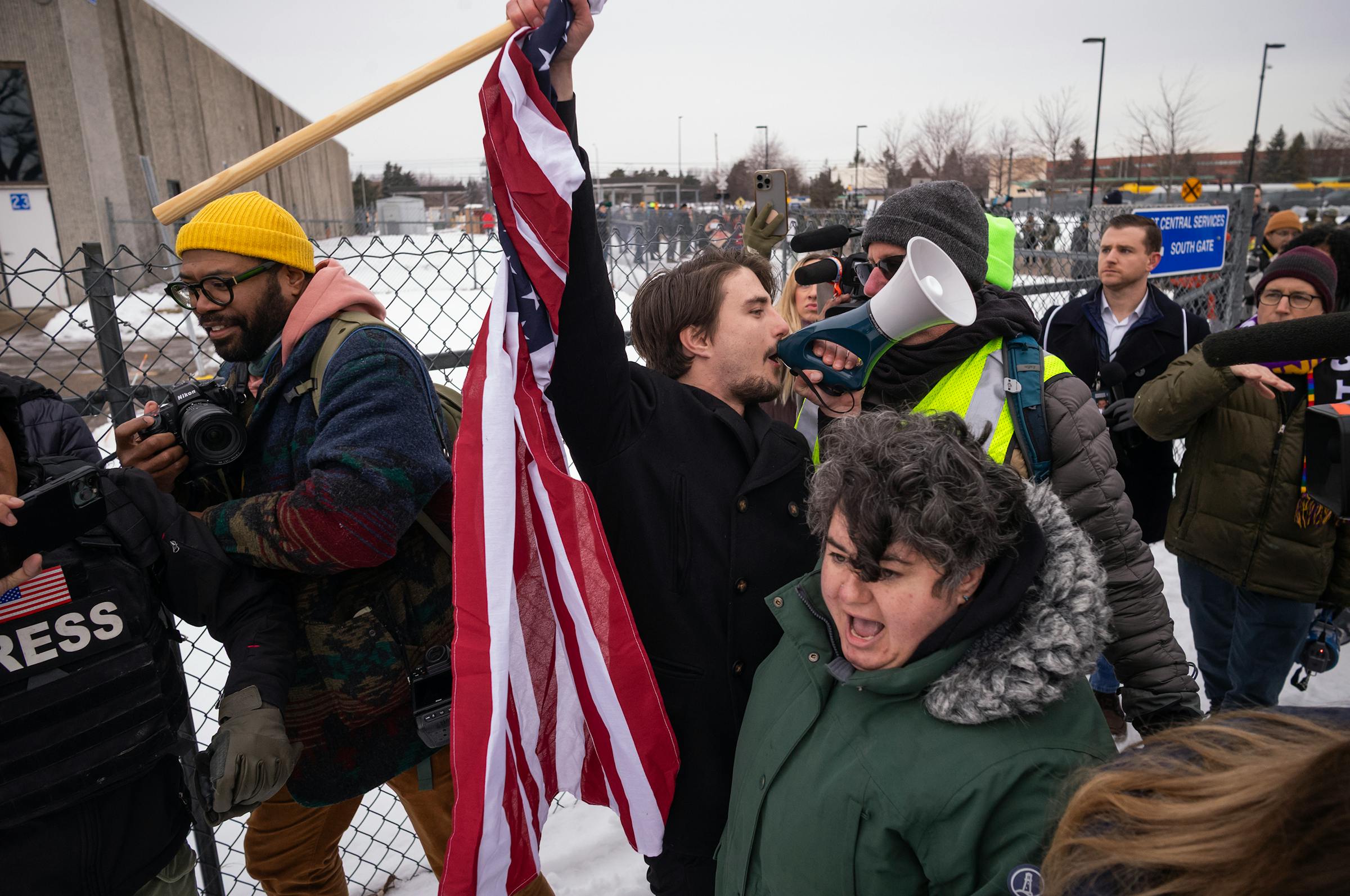 Renee Nicole Good shooting: ICE agent identified