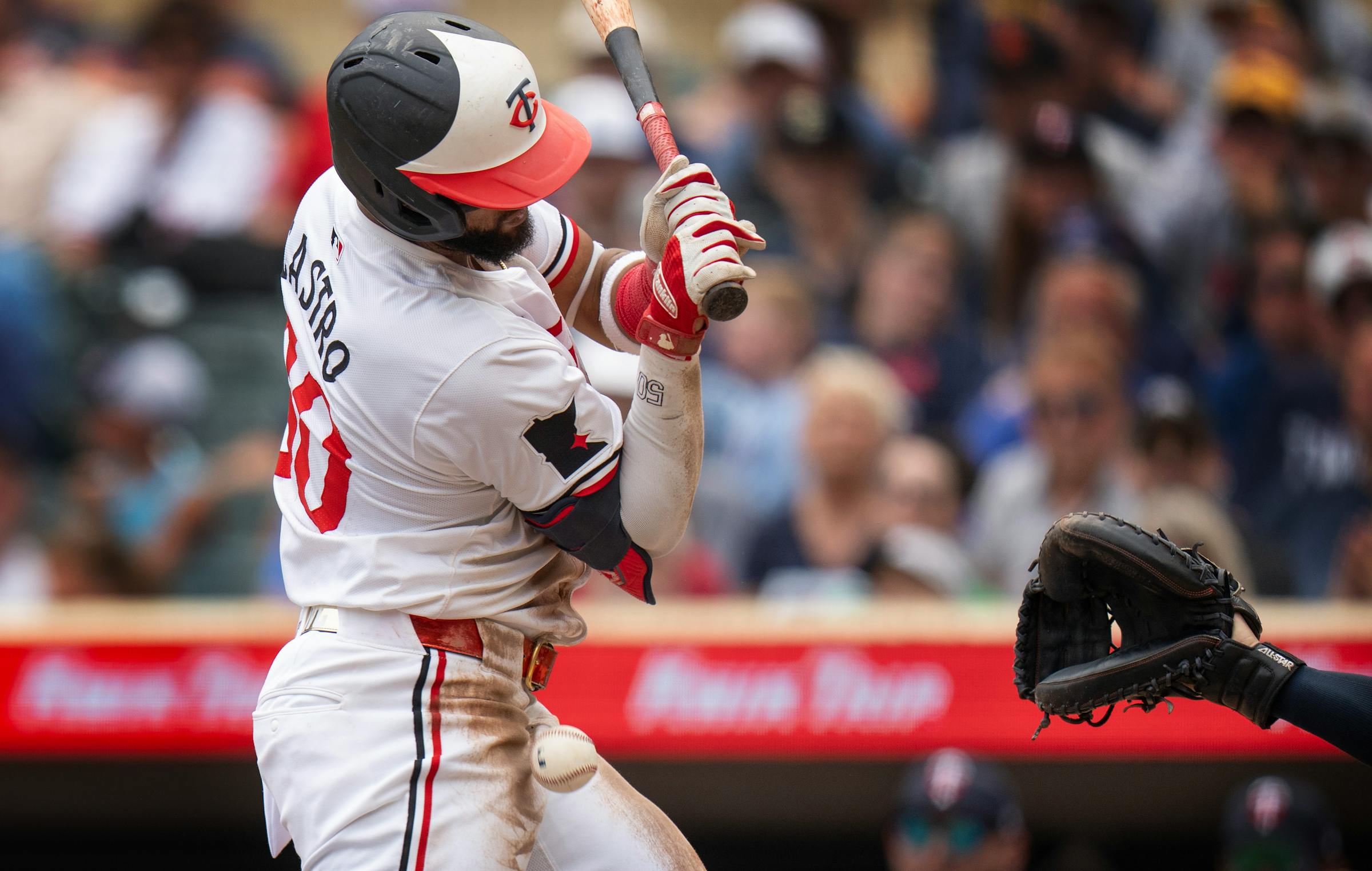 Willi Castro breaks Chuck Knoblauch's Twins record for hit by pitches