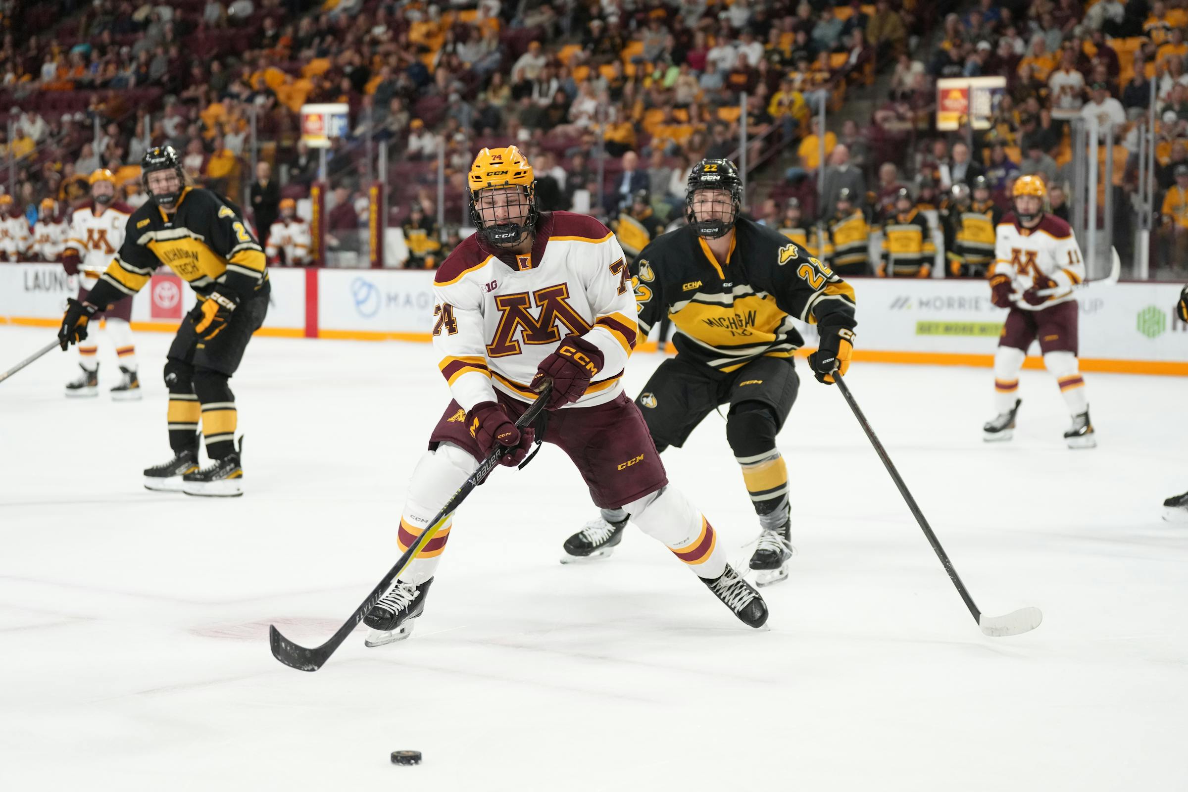 Gophers men’s hockey shut down by Michigan Tech in 5-3 loss