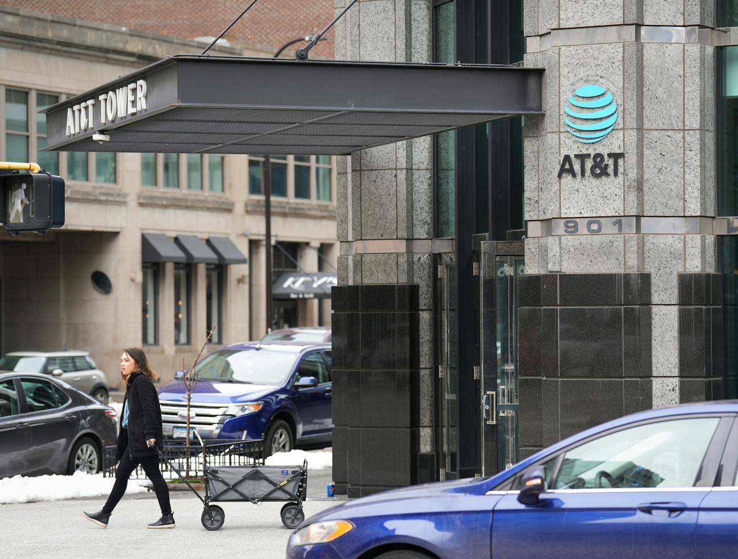 AT&T leaving namesake downtown Minneapolis tower for suburban facility