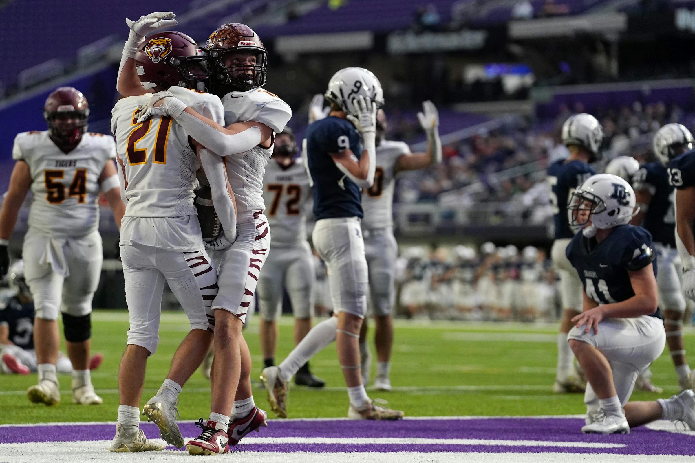Live scores of Minnesota high school football Prep Bowl at U.S. Bank ...