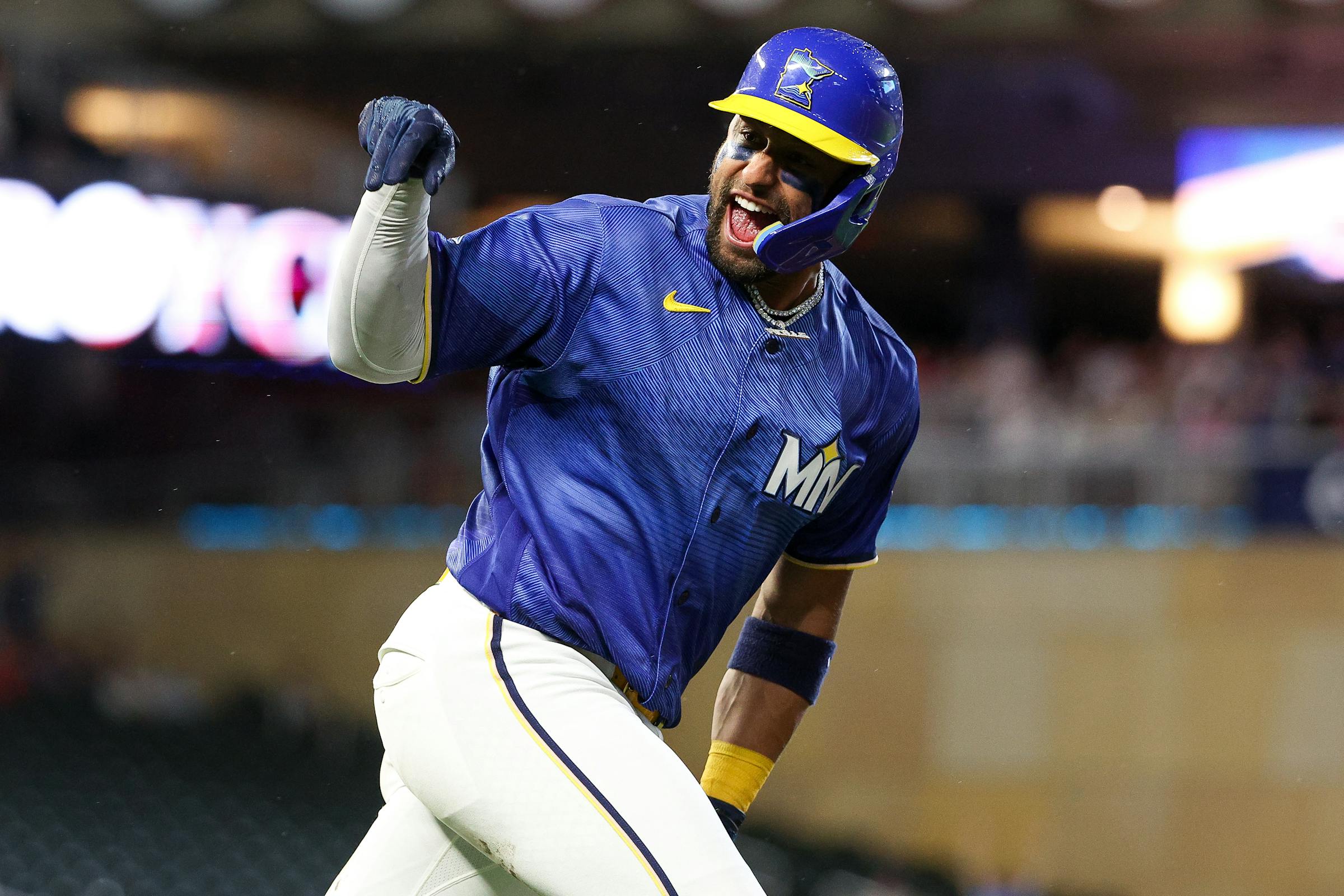 Minnesota Twins rally past St. Louis Cardinals on three late home runs
