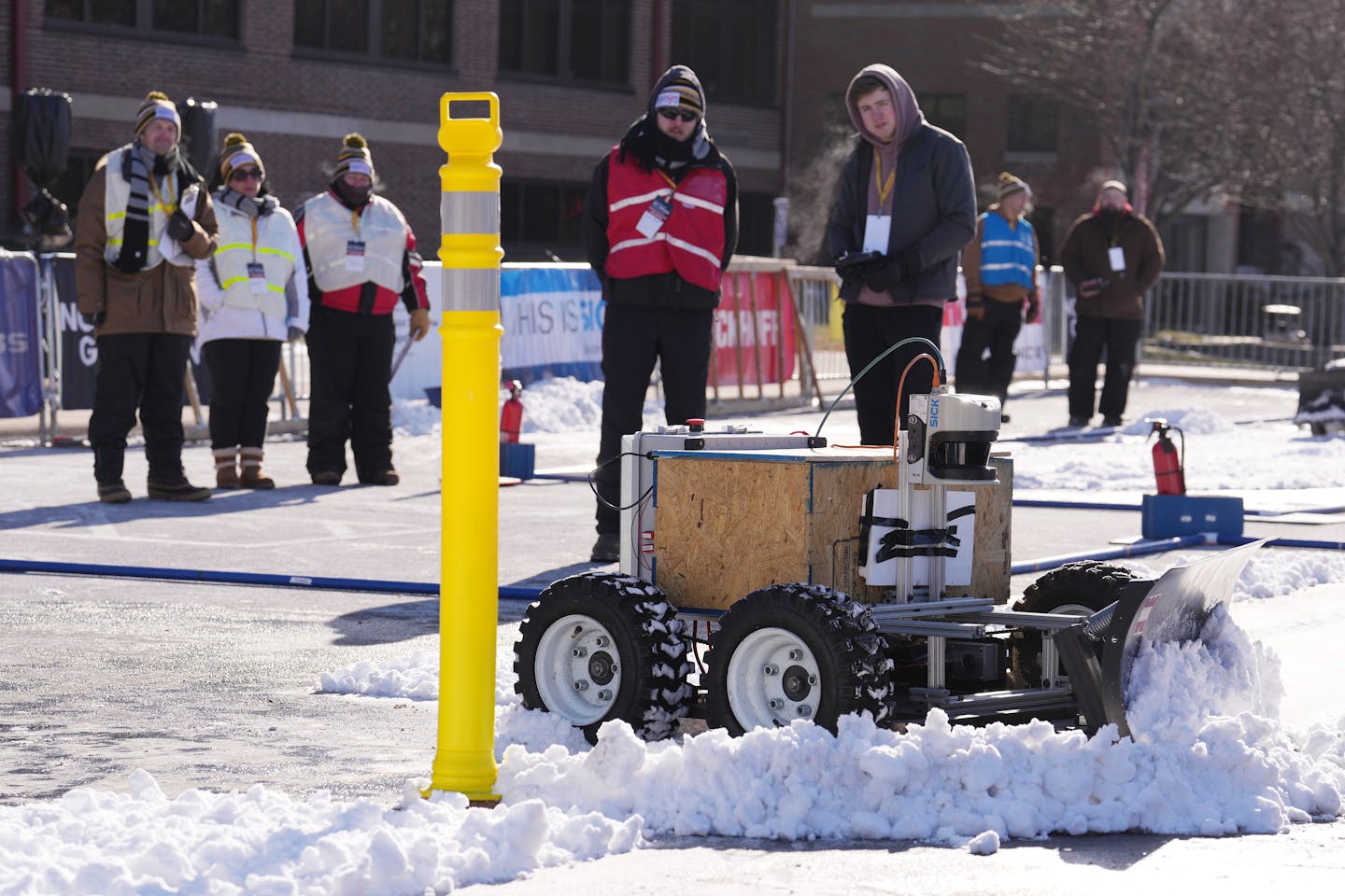 Snowed in driveway? Minnesota students are working on automated robots ...