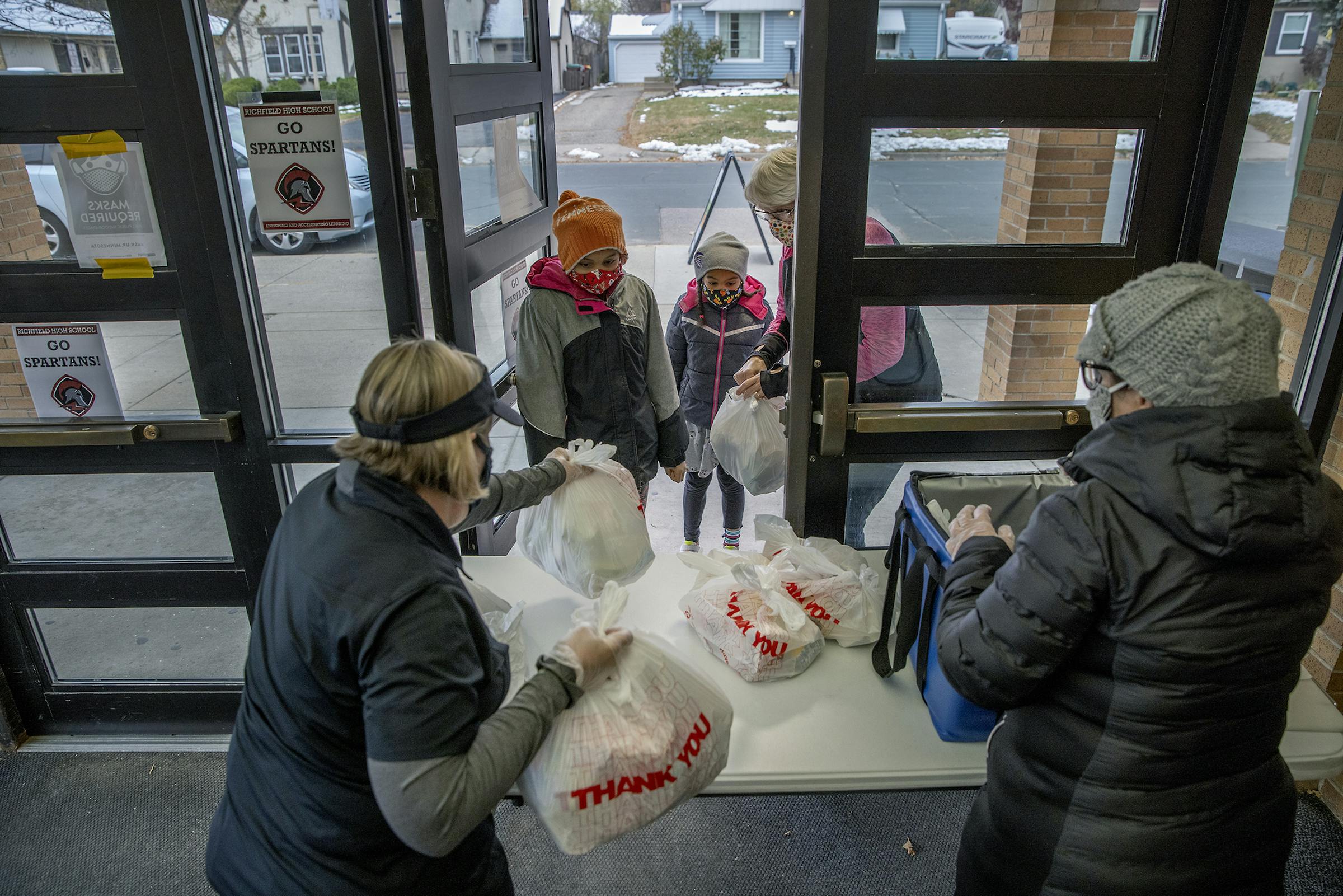 Minnesota school meal programs require new calculations in the pandemic