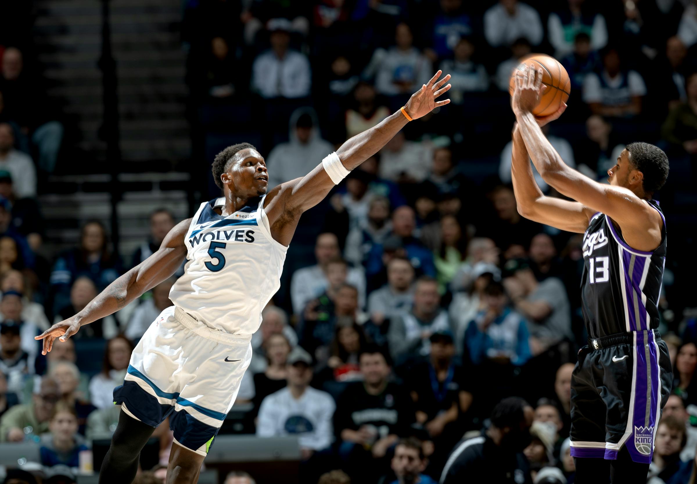Timberwolves fall short as Kings win fifth straight at Target Center
