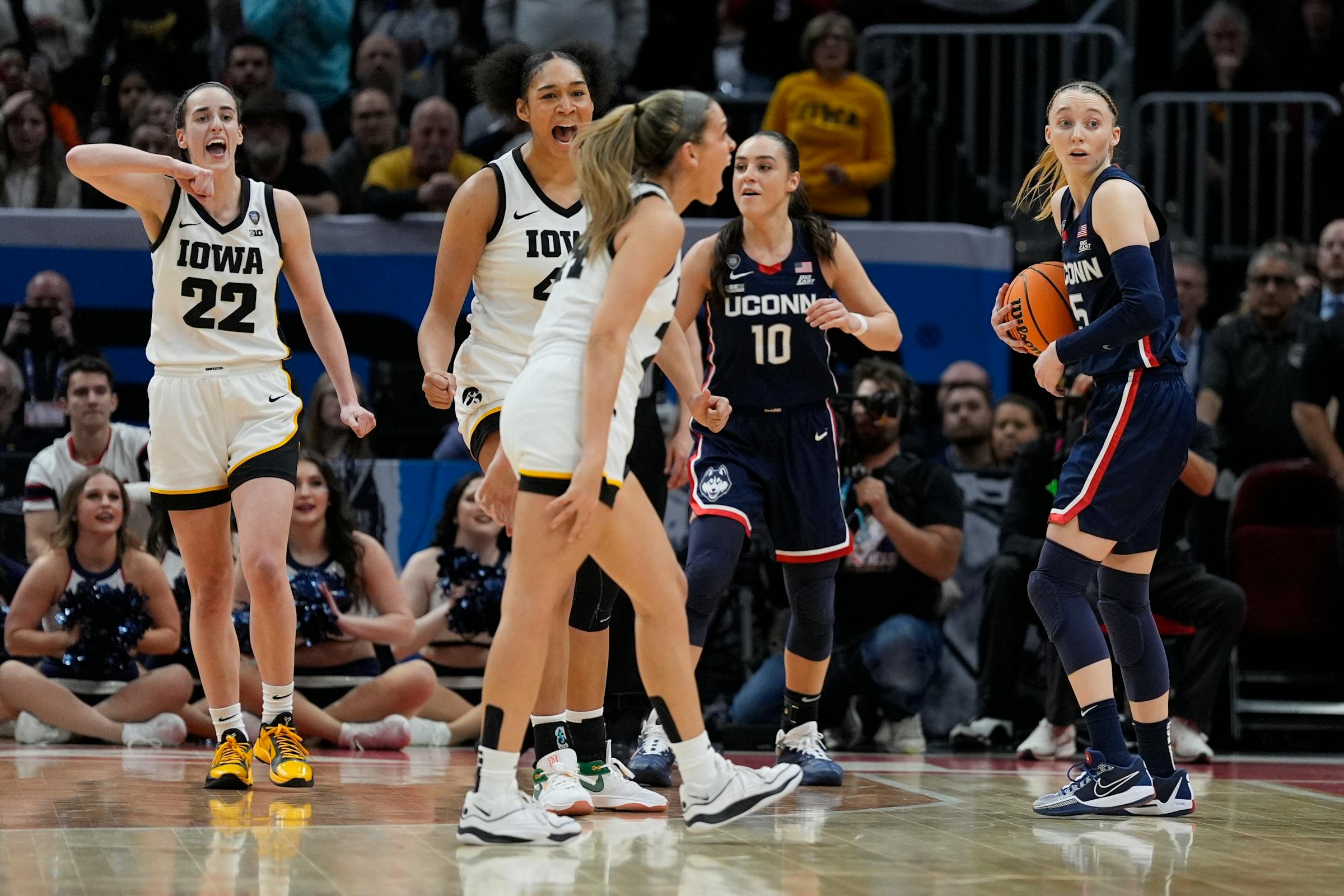 Why the end of Iowa vs. UConn was the perfect basketball controversy