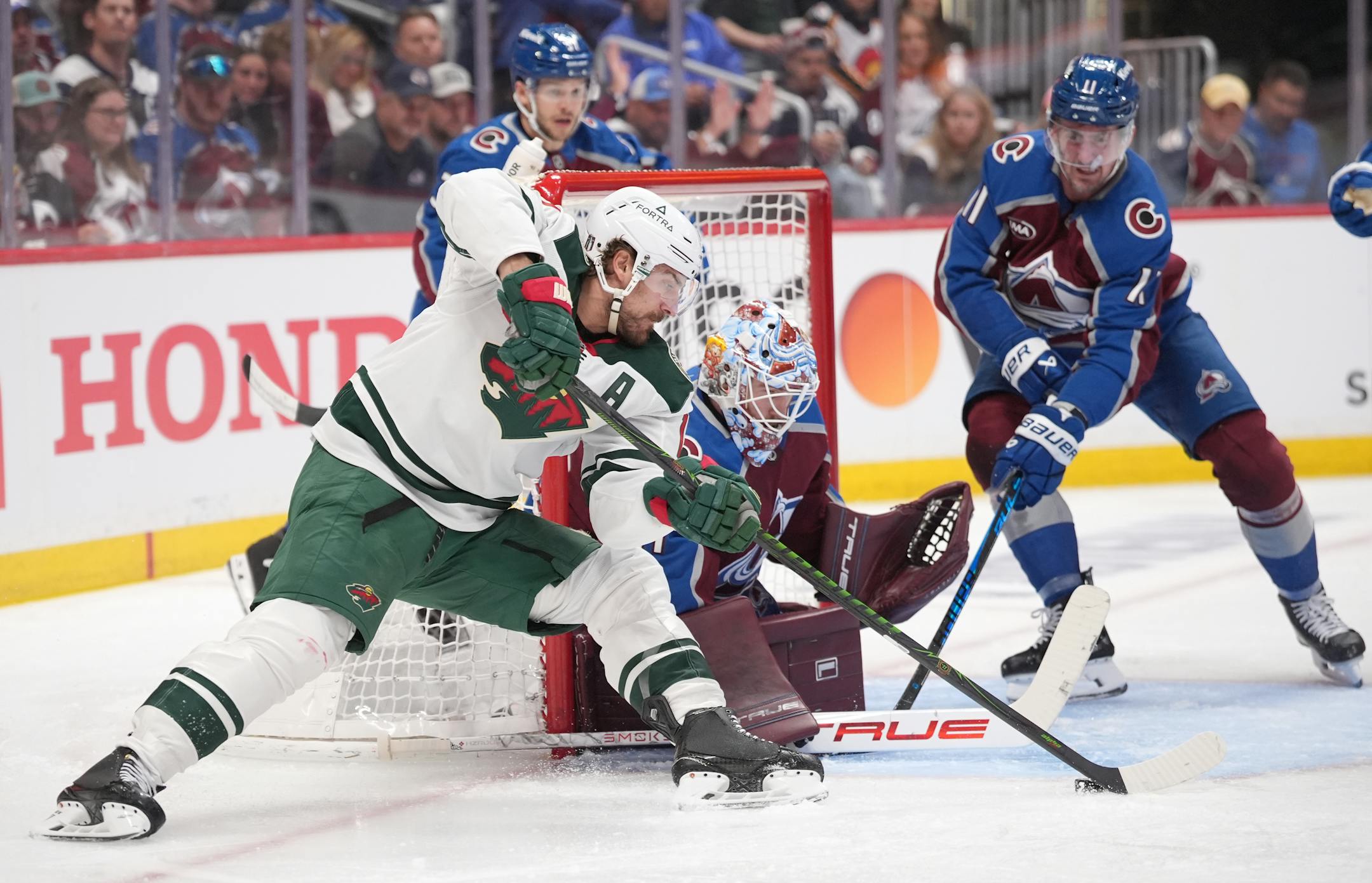Live: Colorado Avalanche race to 9-6 victory over Wild in Game 1